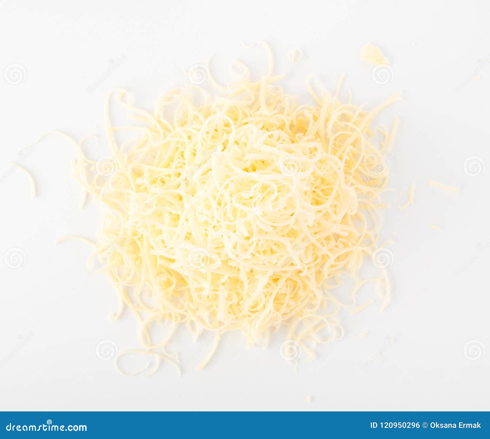Queso rallado en blanco foto de archivo. Imagen de macro - 120950296