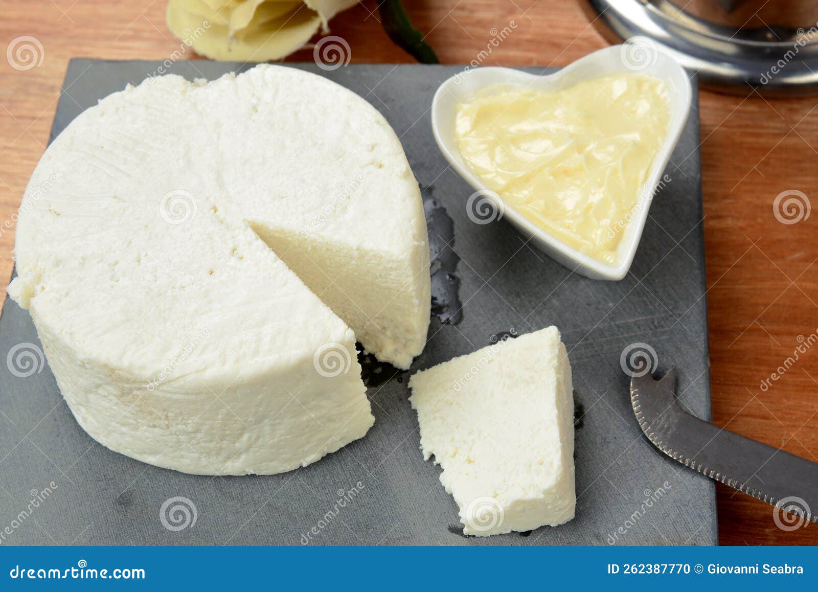 Queso Ricotta Con Mantequilla De Alimento Saludable Foto de archivo ...