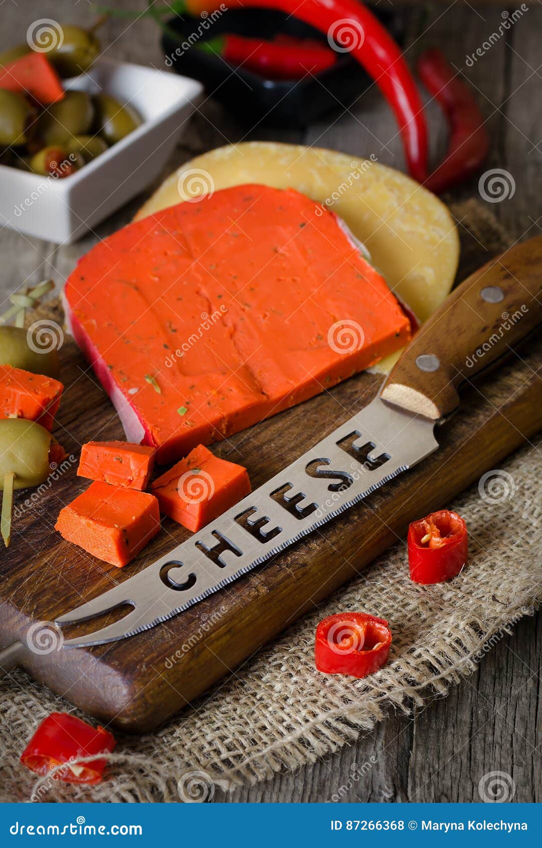 Queso Rojo Con Paprika Y Tomates Foto de archivo - Imagen de delicadeza ...