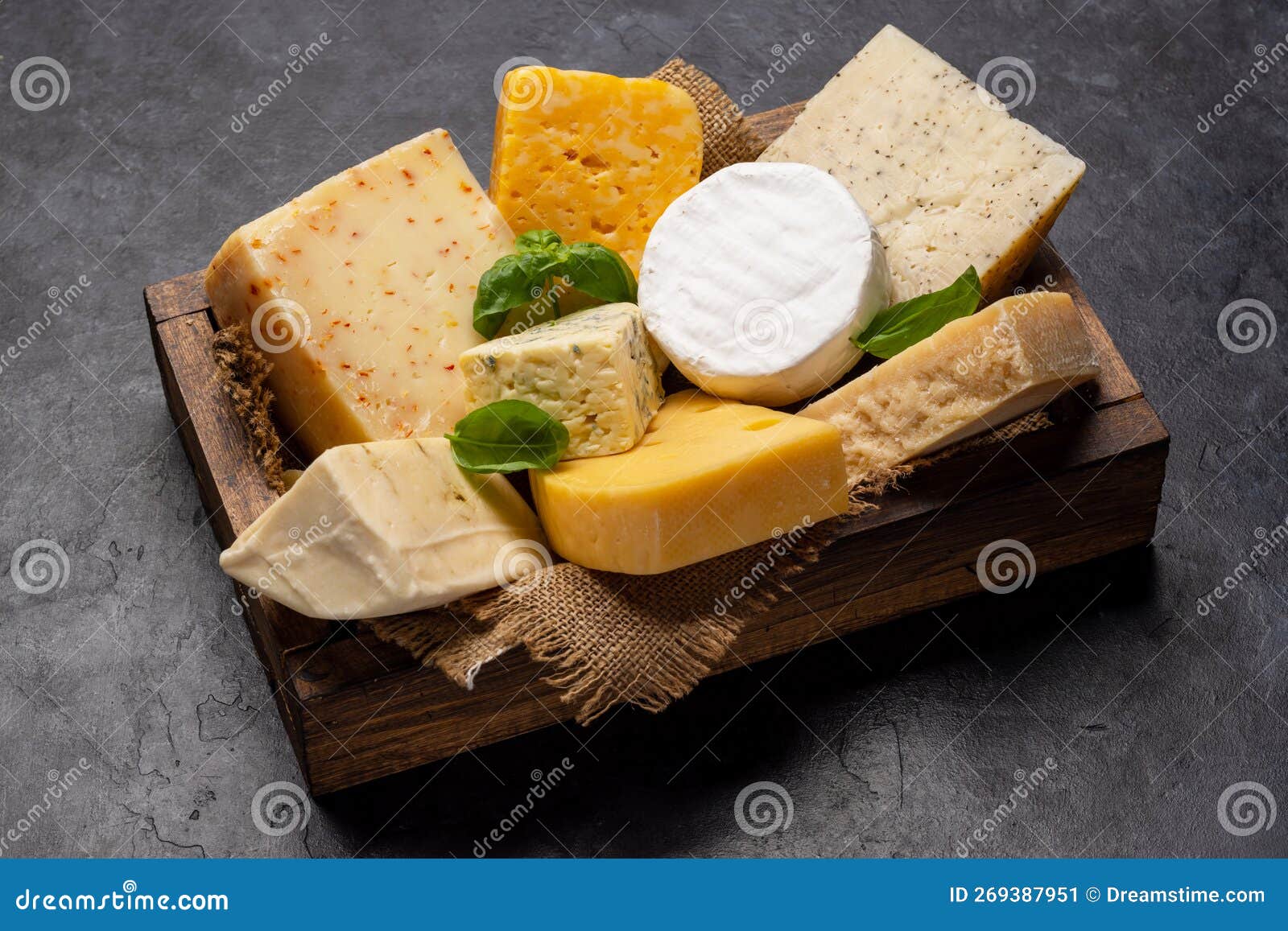 Queso variado imagen de archivo. Imagen de parmesano - 269387951
