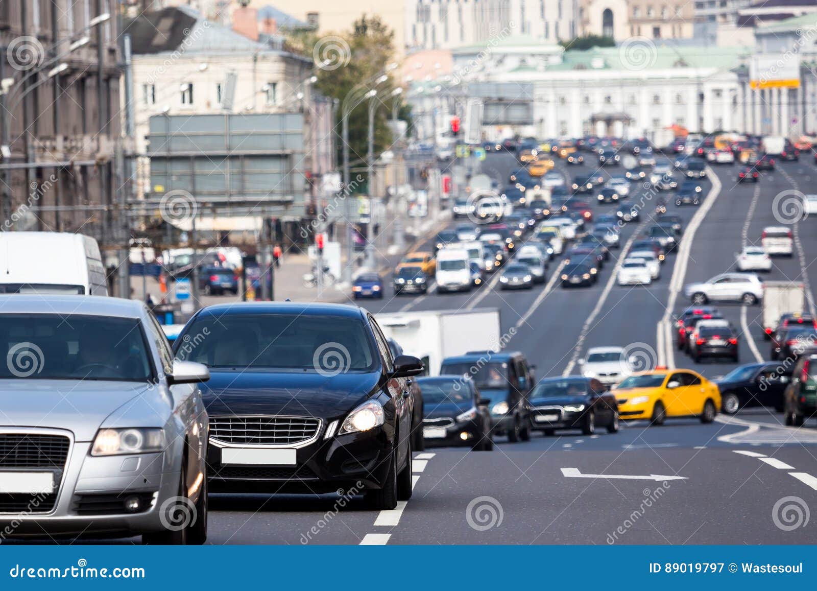 Queue of cars on the turn stock image. Image of lane - 89019797
