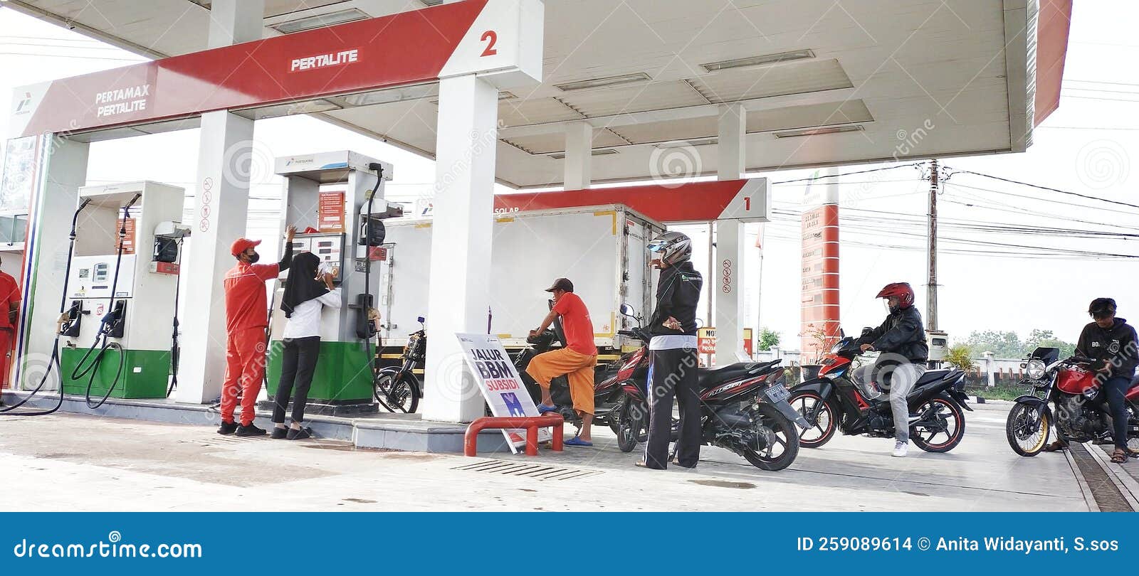 Queue for Refueling at Gas Stations Editorial Stock Image - Image of ...