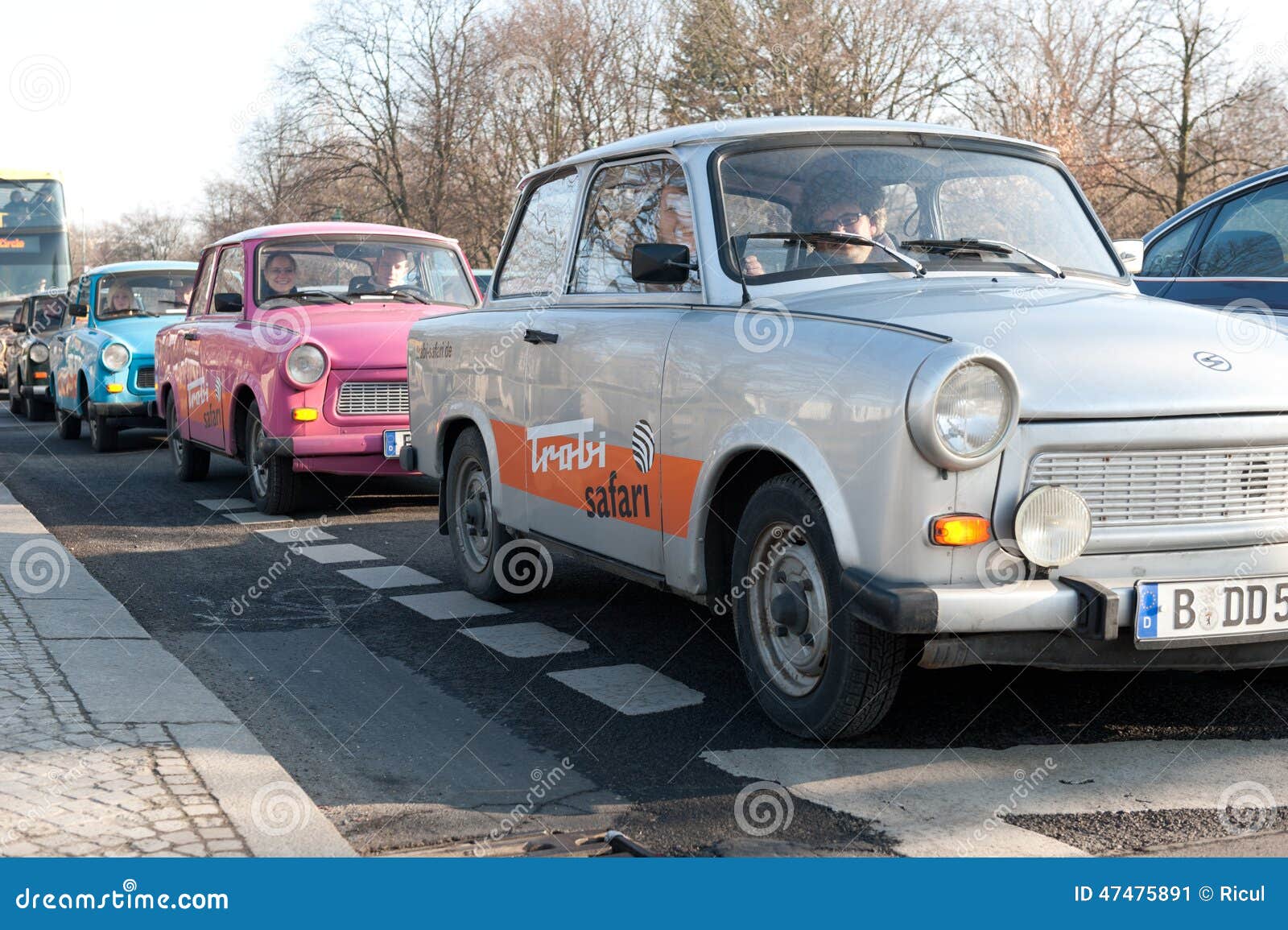 Queue Of Cars For KFC Drive-thru During Covid-19 Pandemic, New Zealand ...