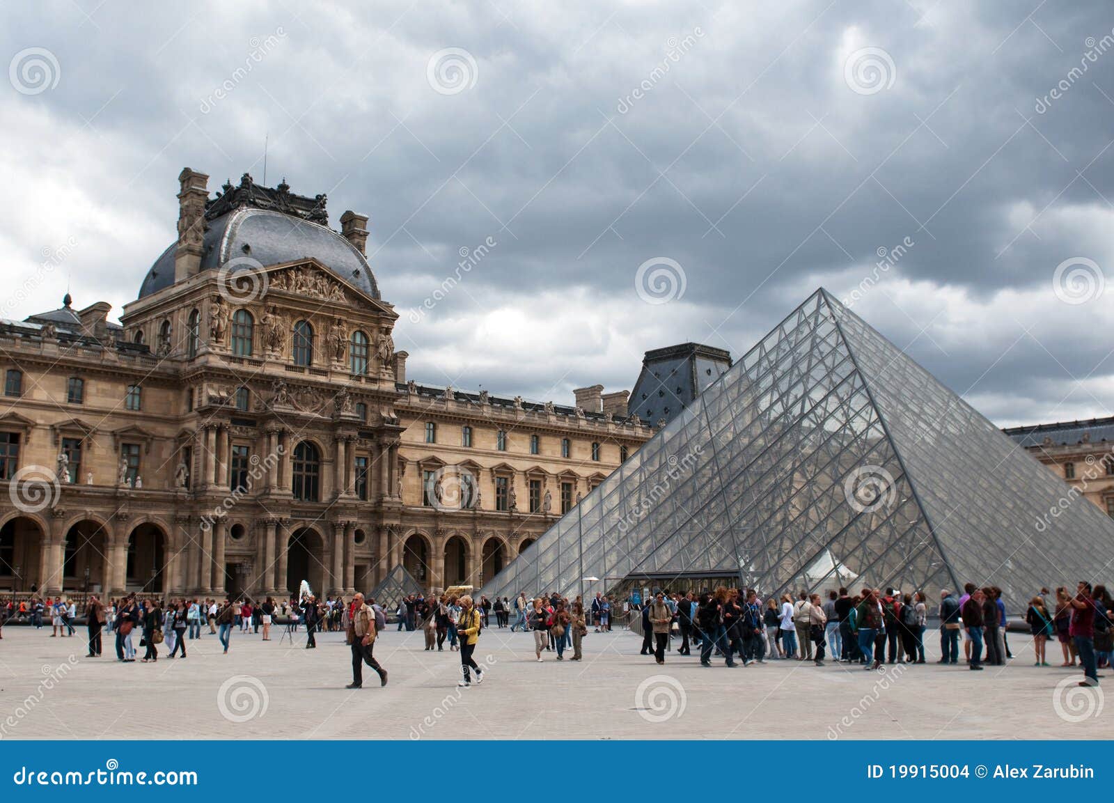 Queue of Visitors To the Pyramid in Louvre Editorial Stock Image ...