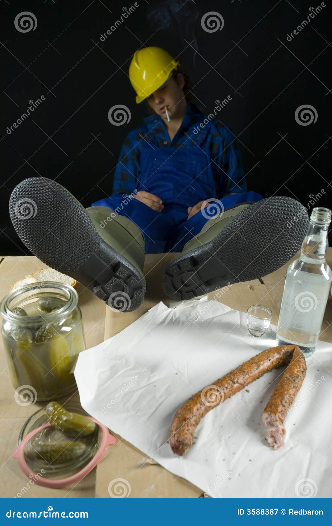 Qui est le bossage ? image stock. Image du table, nourriture - 3588387