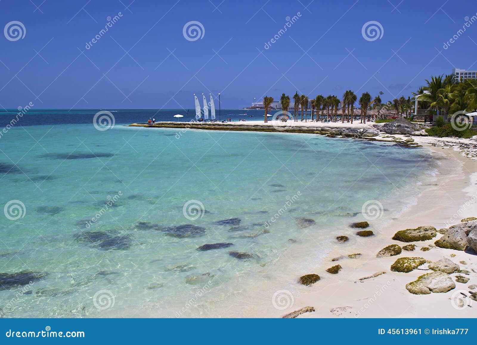 Quiet Beach in Cancun, Mexico Editorial Photo - Image of shallow ...