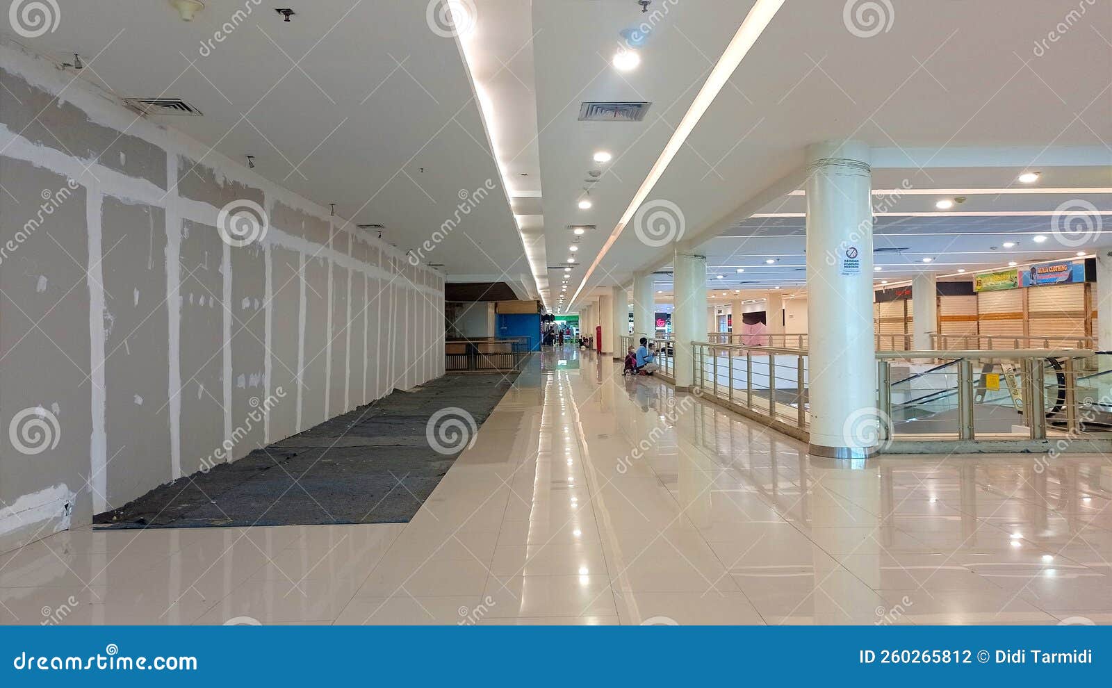 Quiet mall atmosphere stock photo. Image of floor, architecture - 260265812