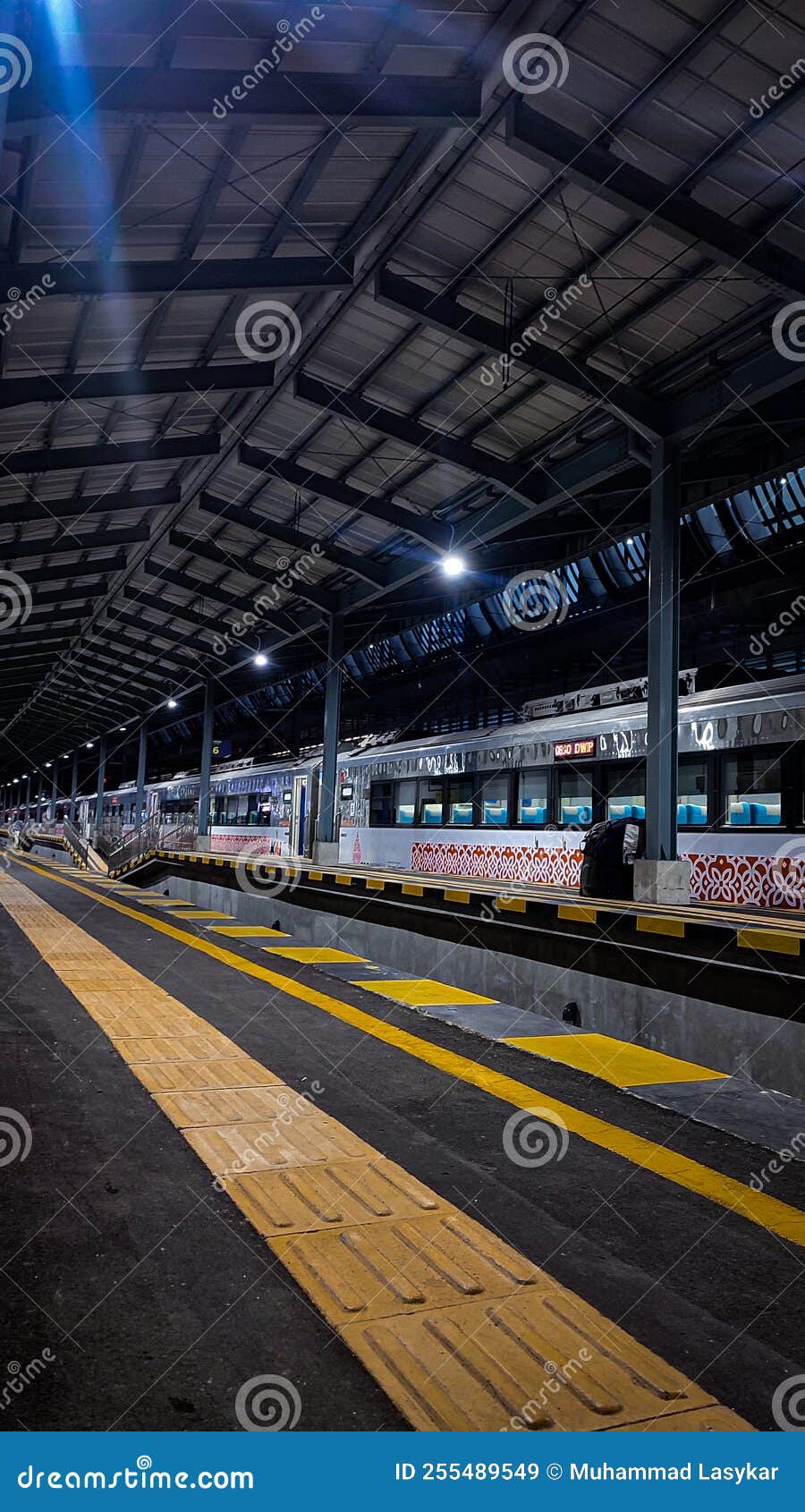 A Quiet Night Inside the Train Station Stock Image - Image of stadium ...
