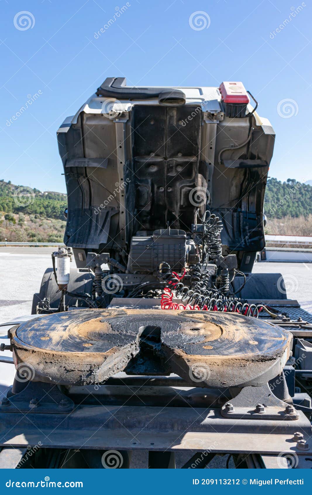 Quinta rueda de un tractor foto de archivo. Imagen de rueda - 209113212