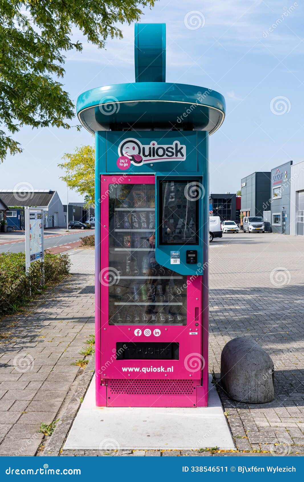 Quiosk vending machine editorial photo. Image of sell - 338546511