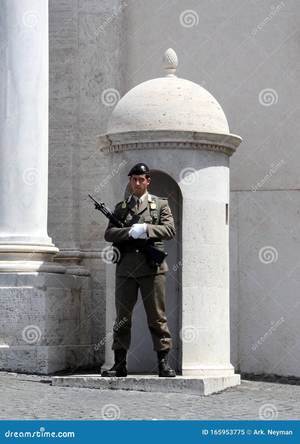 Quirinal Palace Guard at the Main Gate, Rome, Italy Editorial Image ...