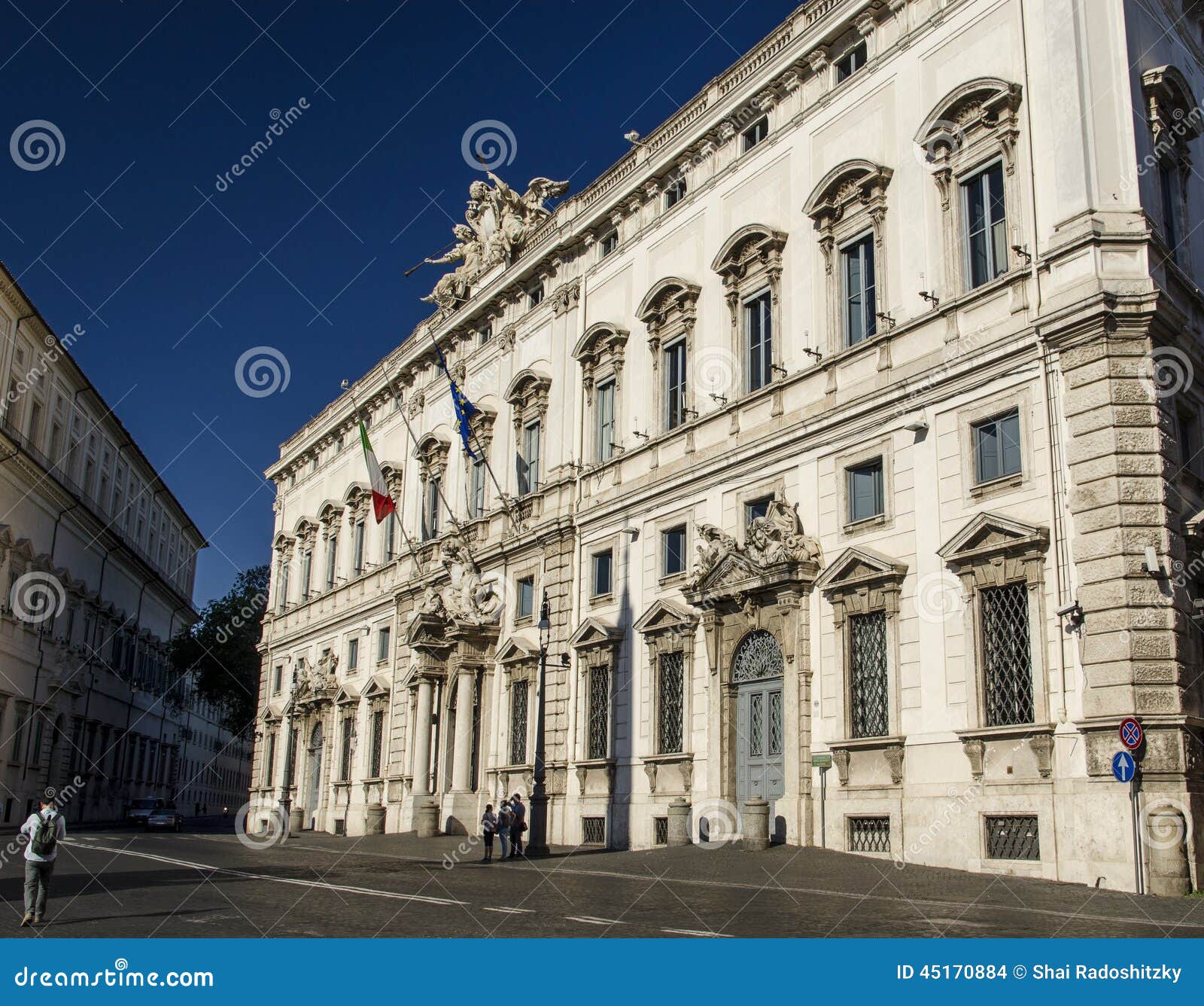 Quirinal Palace Guard At The Side Gate To The Garden, Rome, Italy ...