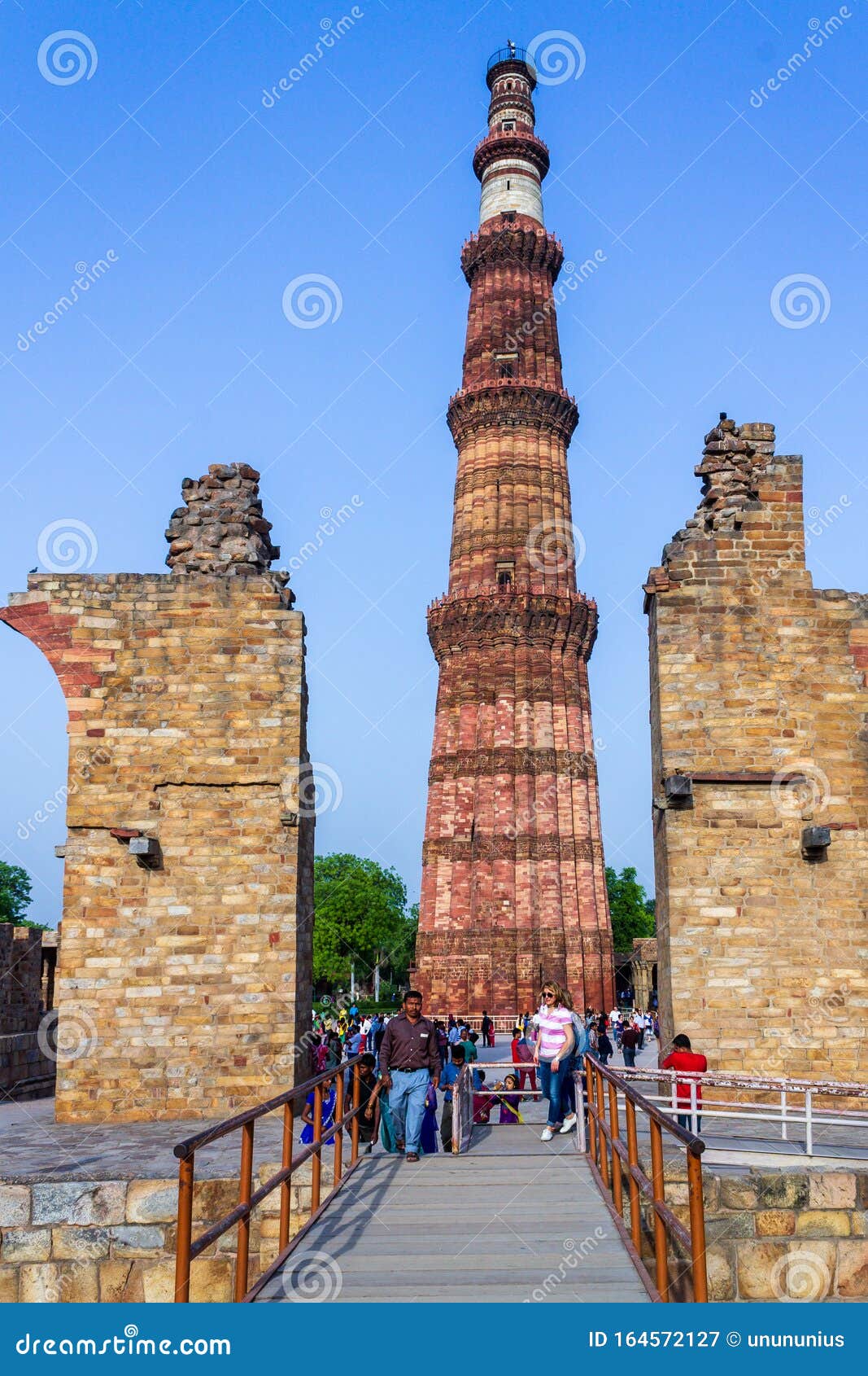 Qutb Minar with Antic Ruins of the Surrounded Complex. UNESCO World ... Qutb Minar with Antic Ruins of the Surrounded Complex. UNESCO World ...