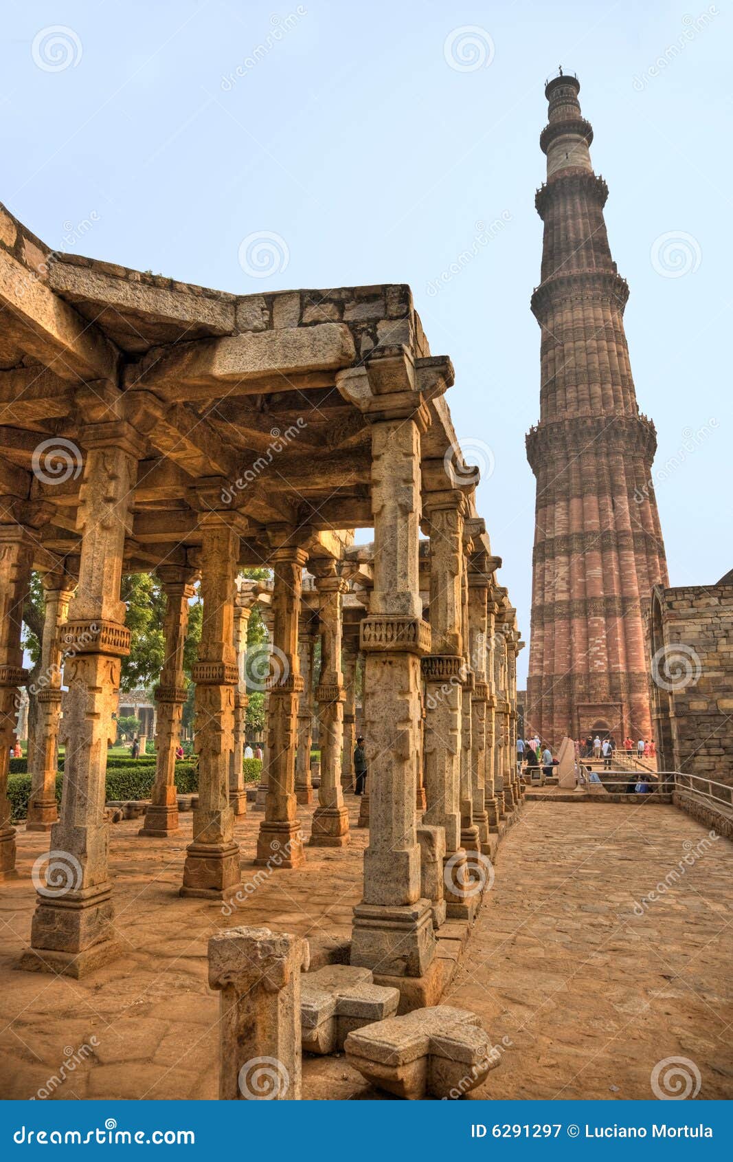 Qutb Minar, New Delhi, India. Stock Image - Image of geometric, minar ...