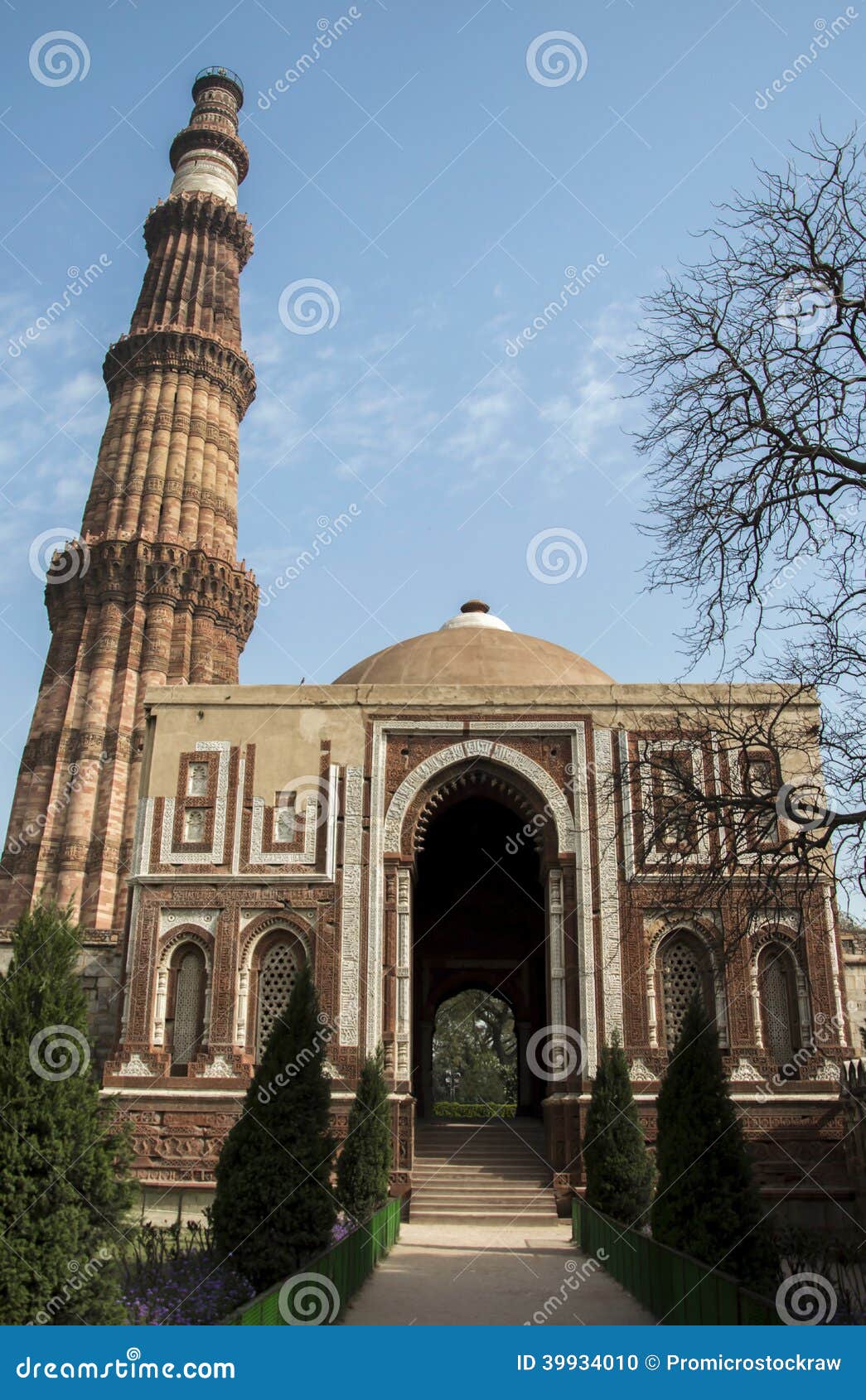 Qutub Minar And Gate Stock Photography | CartoonDealer.com #39934010