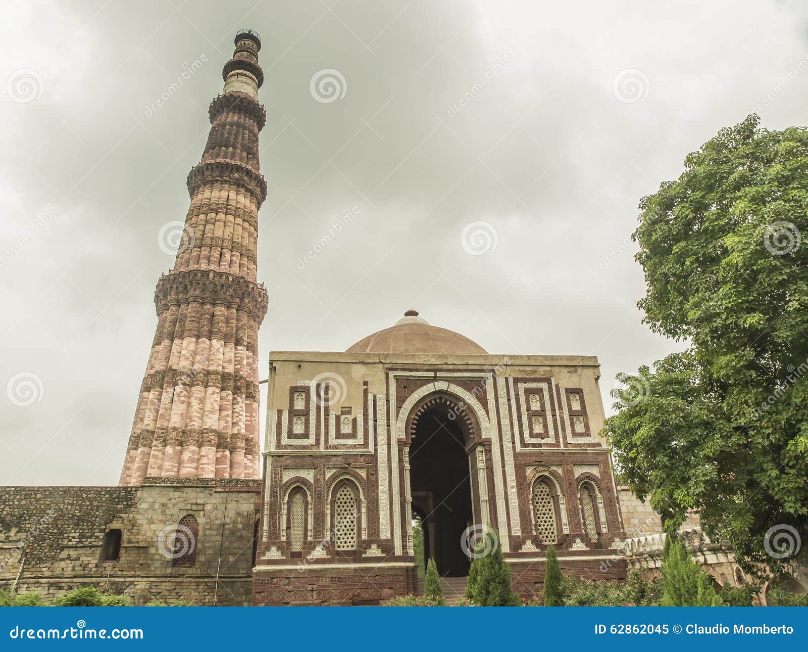 Qutub Minar with mosque stock image. Image of architecture - 62862045