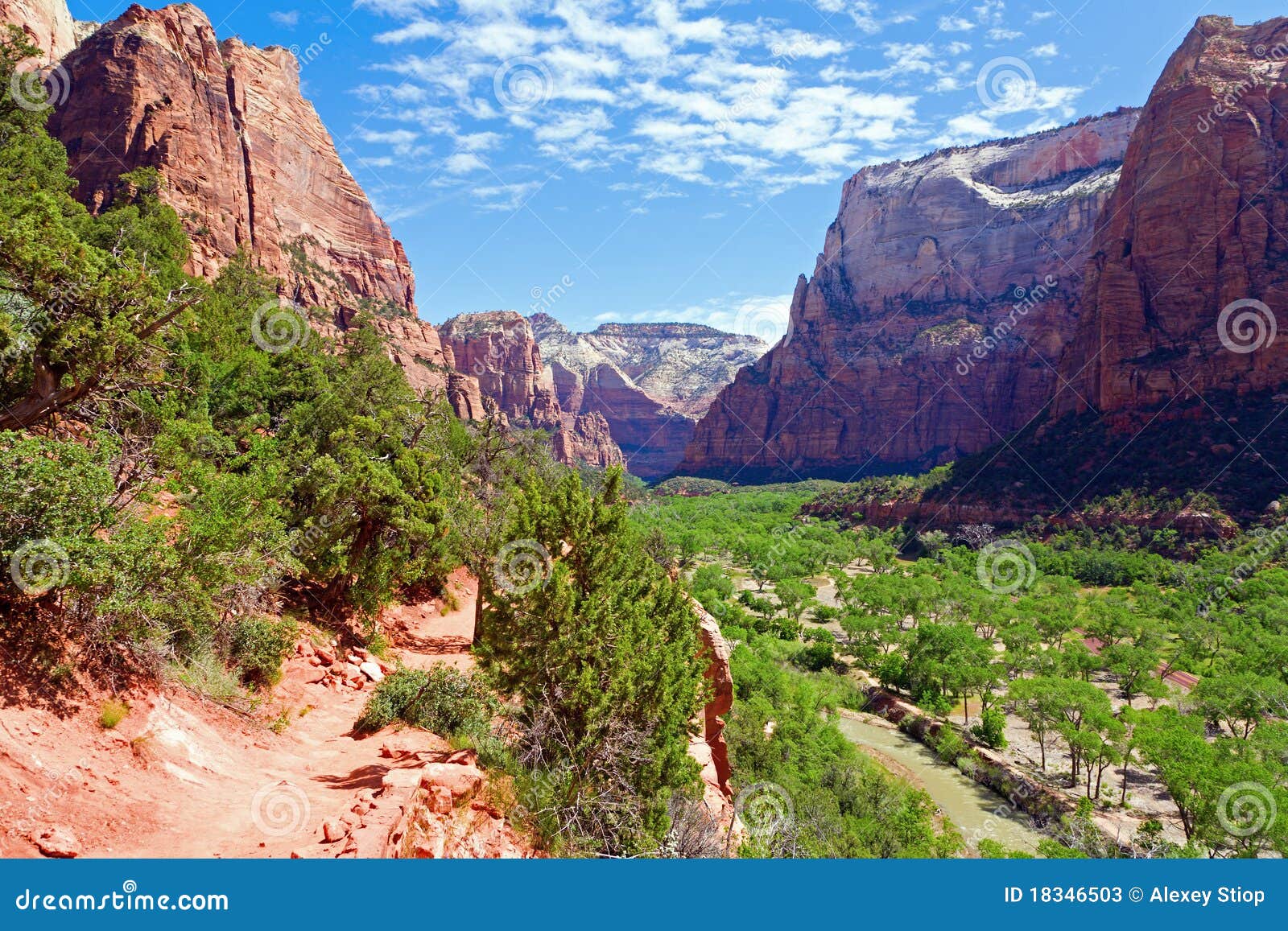 Río con Zion imagen de archivo. Imagen de turismo, acantilados - 18346503