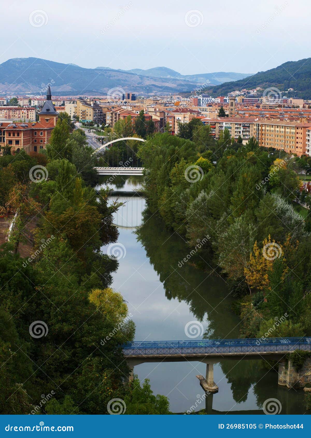 Río De Arga a Través De Pamplona Imagen de archivo - Imagen de verano ...