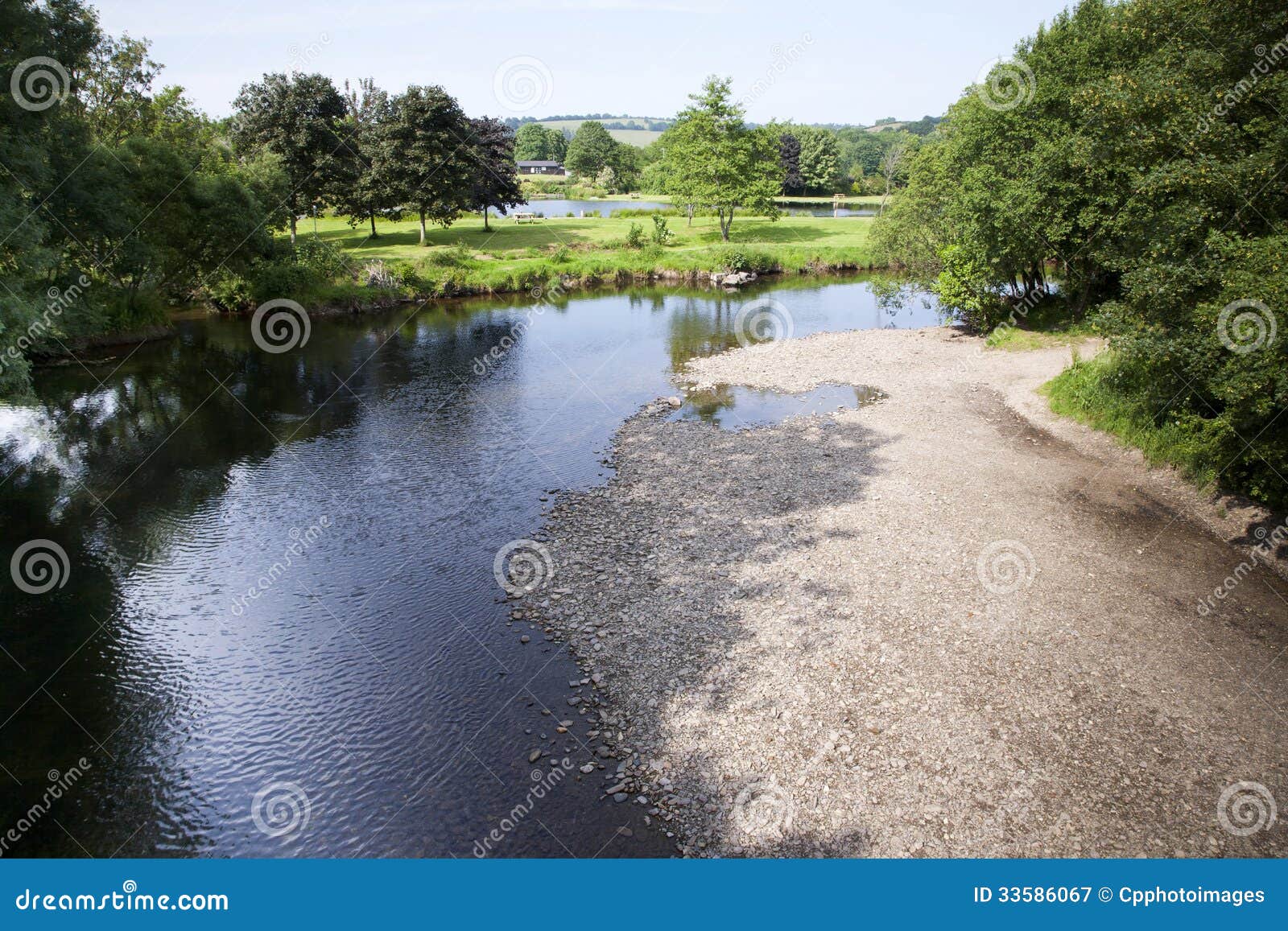 Río Exe, Somerset imagen de archivo. Imagen de camino - 33586067