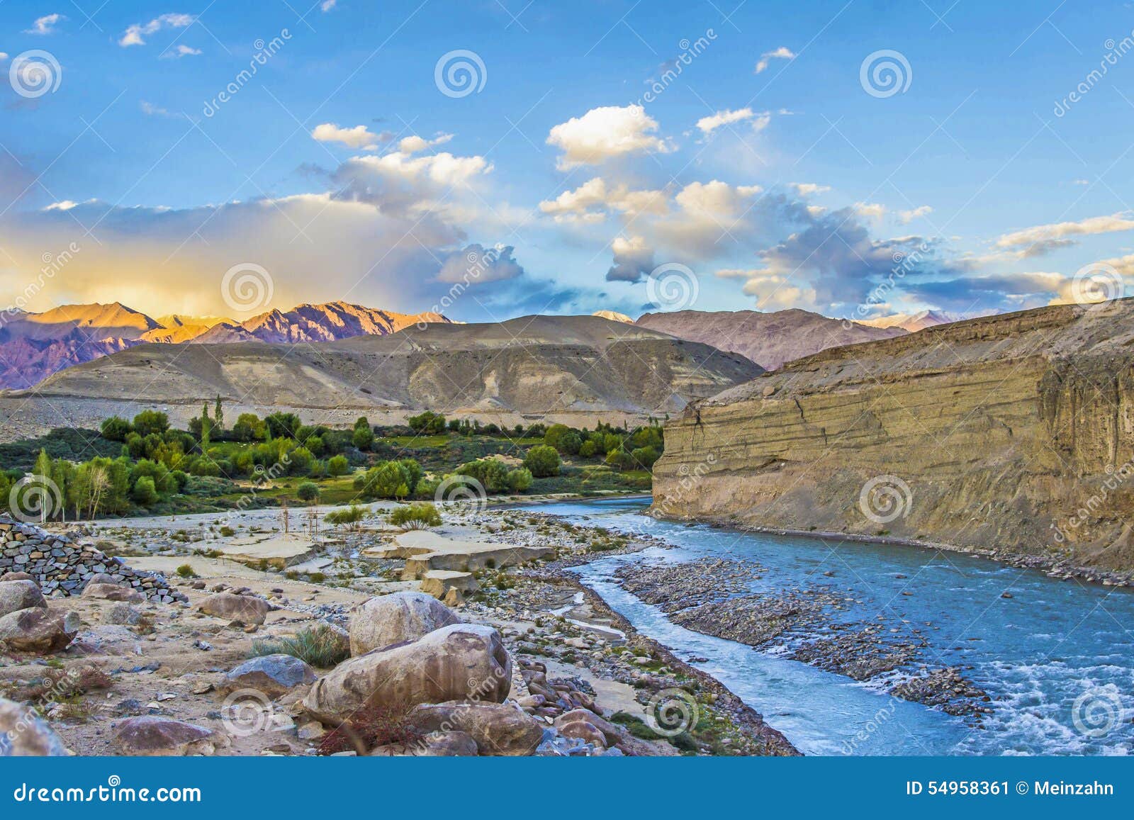 Río Indo En El Valle De Leh Imagen de archivo - Imagen de himalaya ...