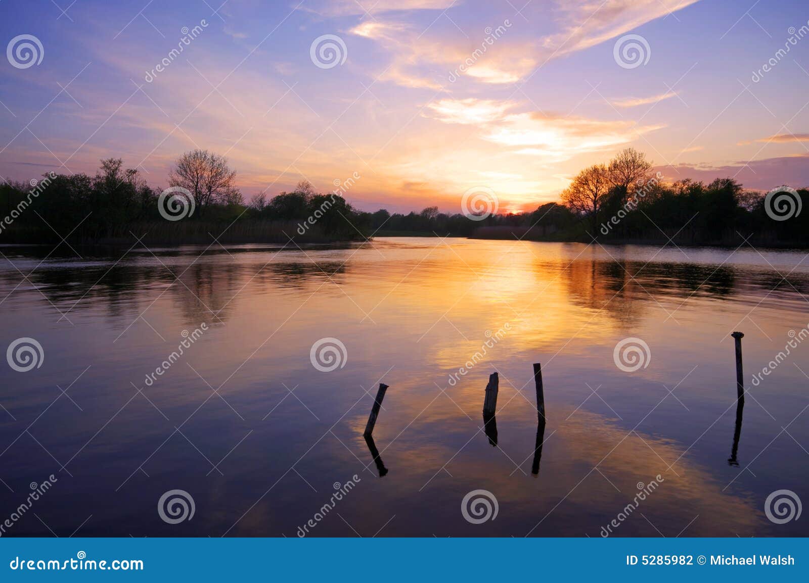 Río Shannon foto de archivo. Imagen de amanecer, color - 5285982