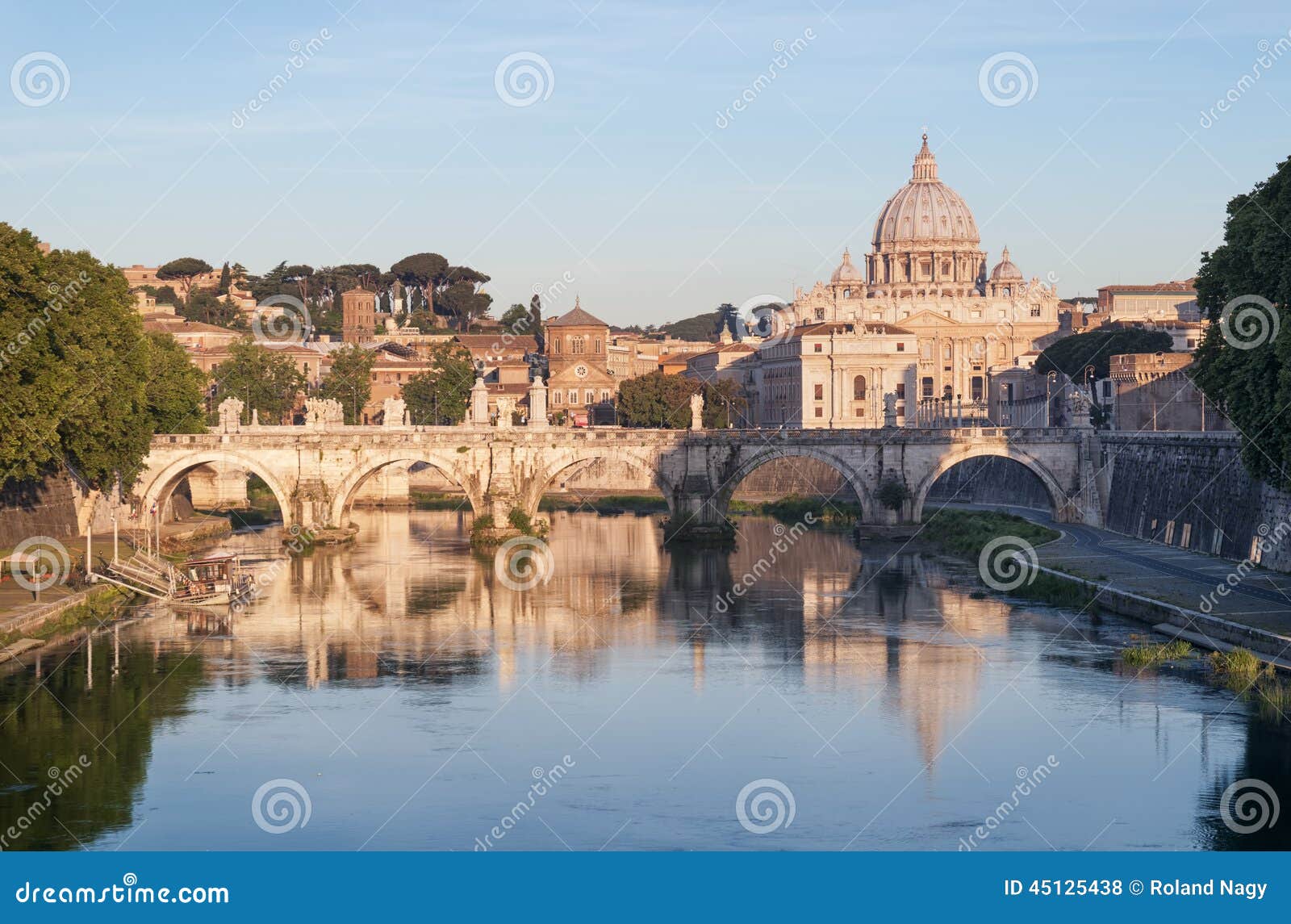 Río Tiber, Roma - Italia foto de archivo. Imagen de antiguo - 45125438
