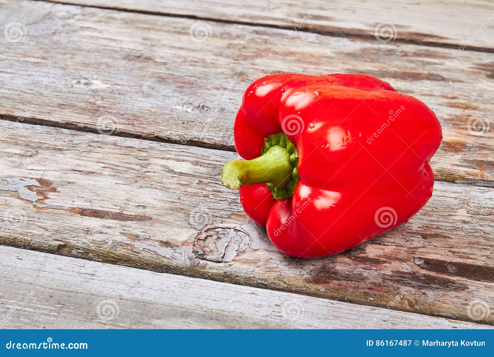 Röd spansk peppar på trä fotografering för bildbyråer. Bild av ...