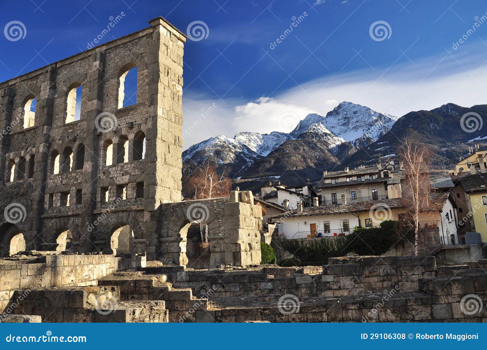 Römische Ruinen in Aosta, Italien Stockfoto - Bild von geschichte ...