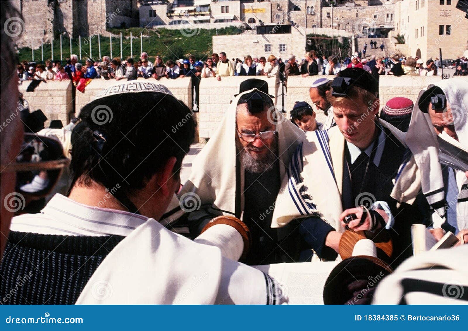 Rabbiner Im Gebet in Der Wand Von Explanda Lamentaci Redaktionelles ...