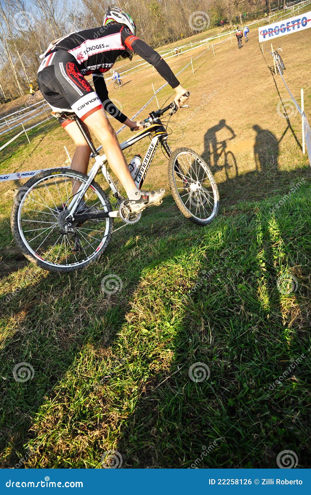 Race of cyclocross editorial photo. Image of people, team - 22258126