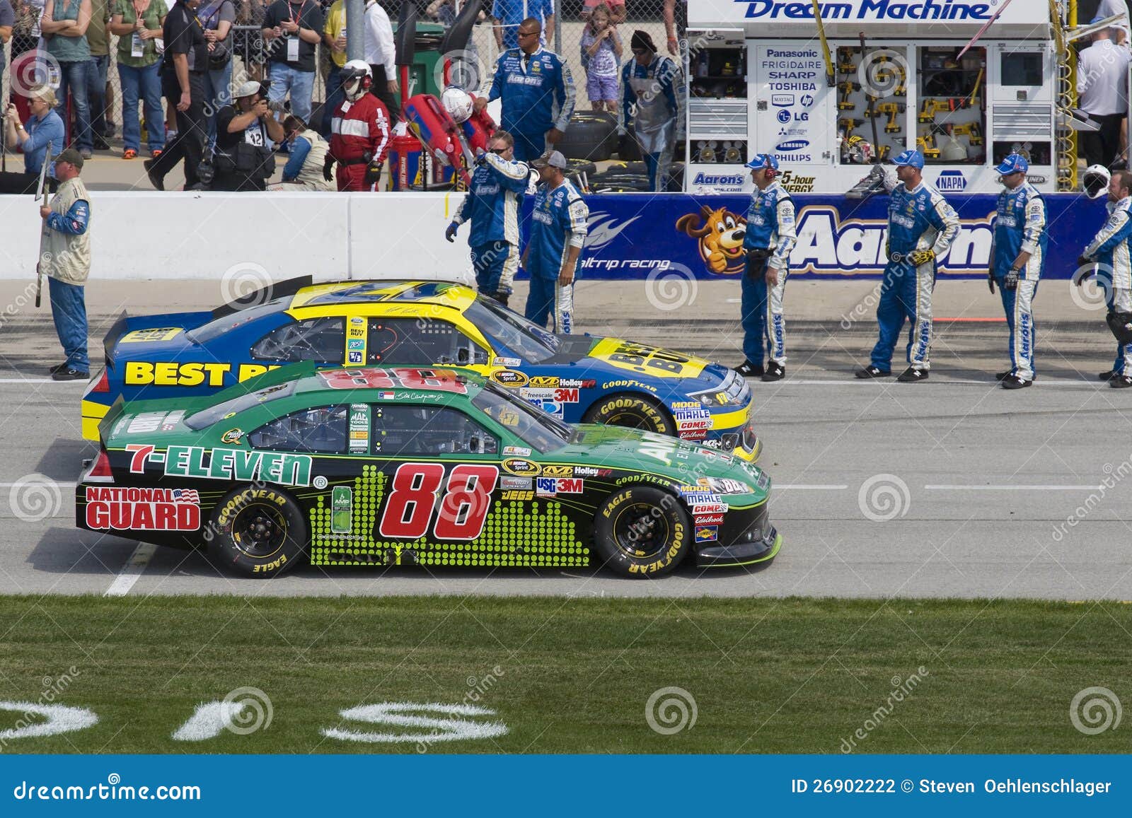 Race off Pit Row editorial photography. Image of fast - 26902222