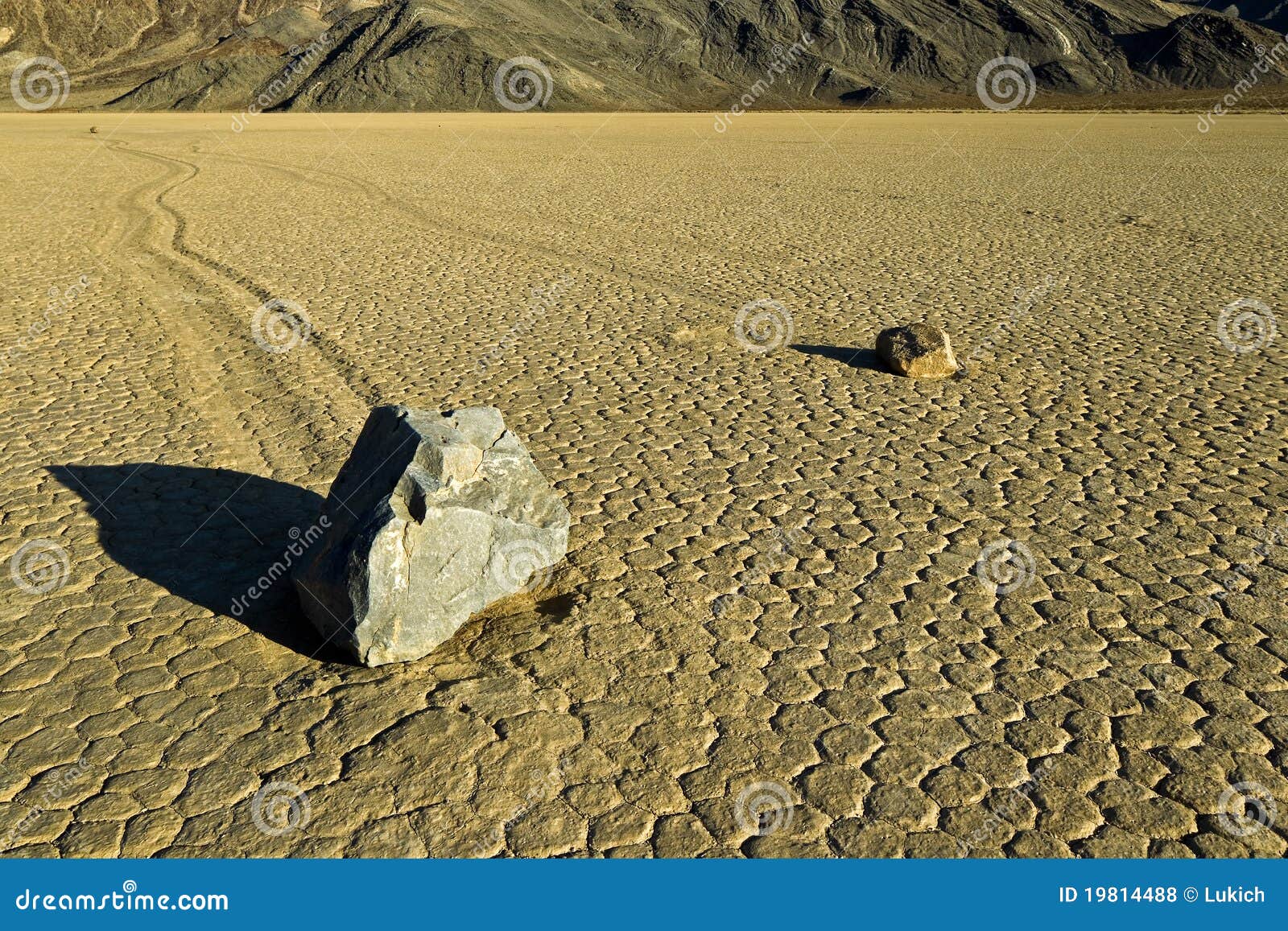 Racetrack Playa, Death Valley Stock Photo - Image of mountain ...