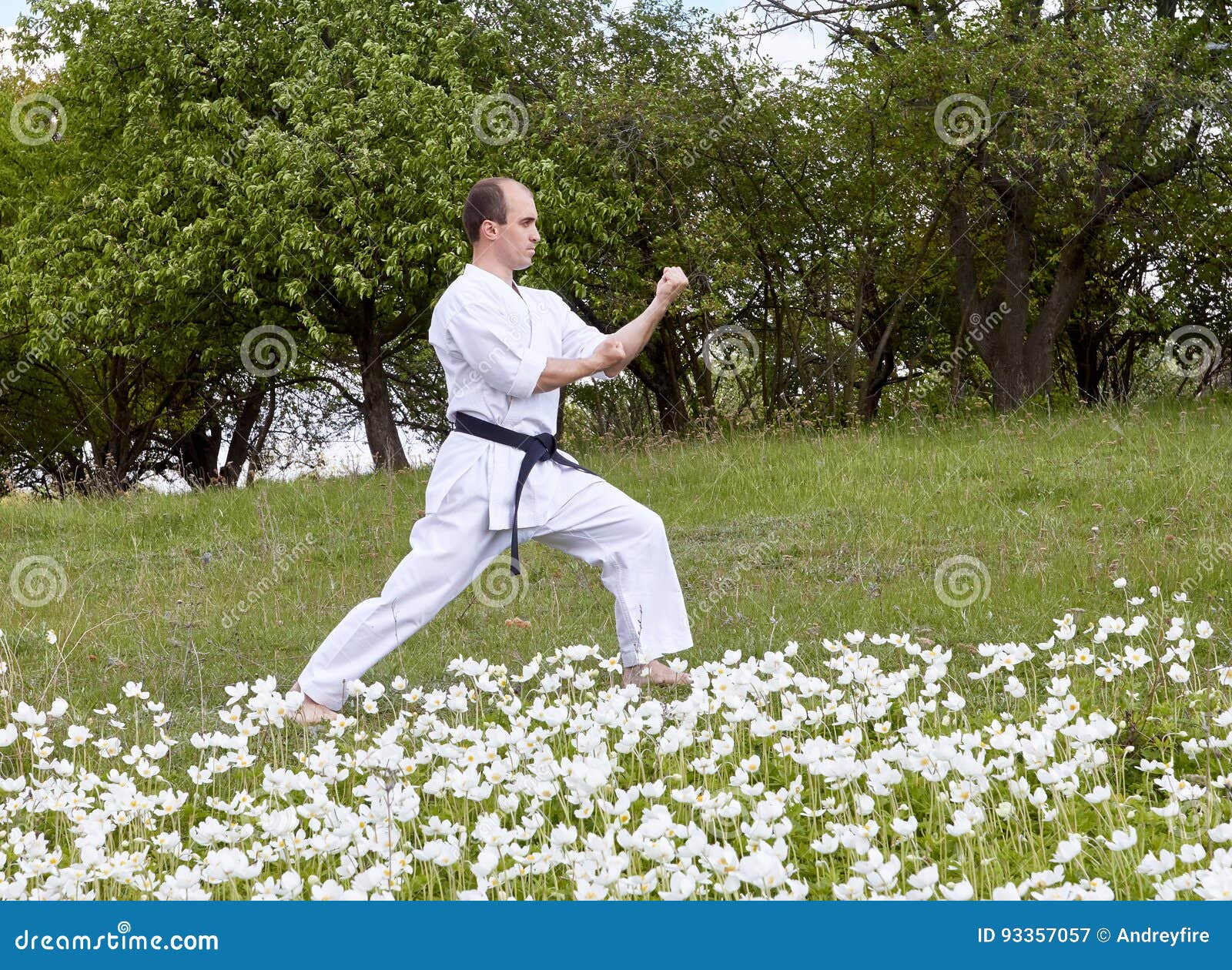 In the Rack Karate an Athlete in Karategi Stock Image - Image of muay ...