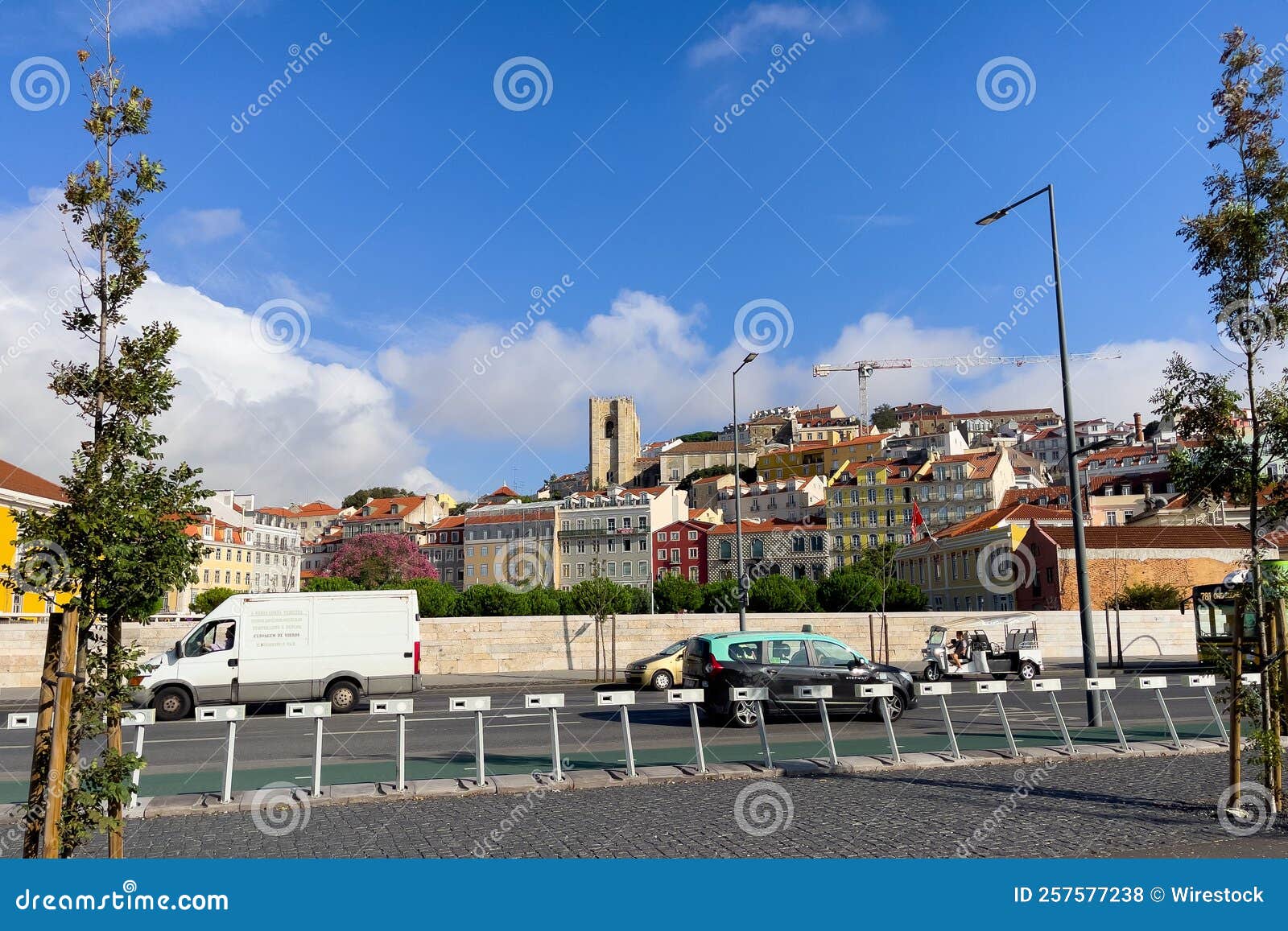 Racks Vazios Da Cidade E De Bicicletas Em Lisboa Foto de Stock Editorial - Imagem de europa ...