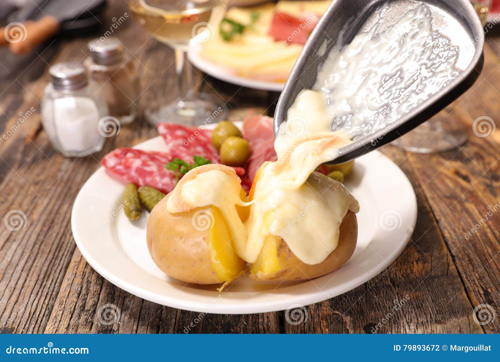 Raclette stockfoto. Bild von winter, tabelle, essen, abendessen - 79893672