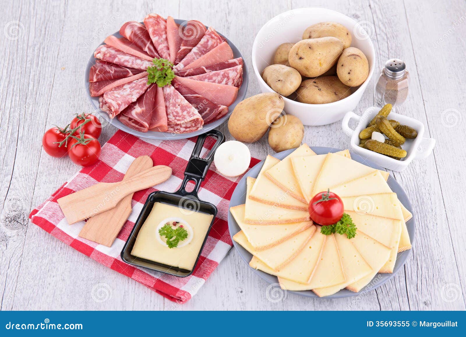 Raclette et viandes image stock. Image du part, suisse - 35693555
