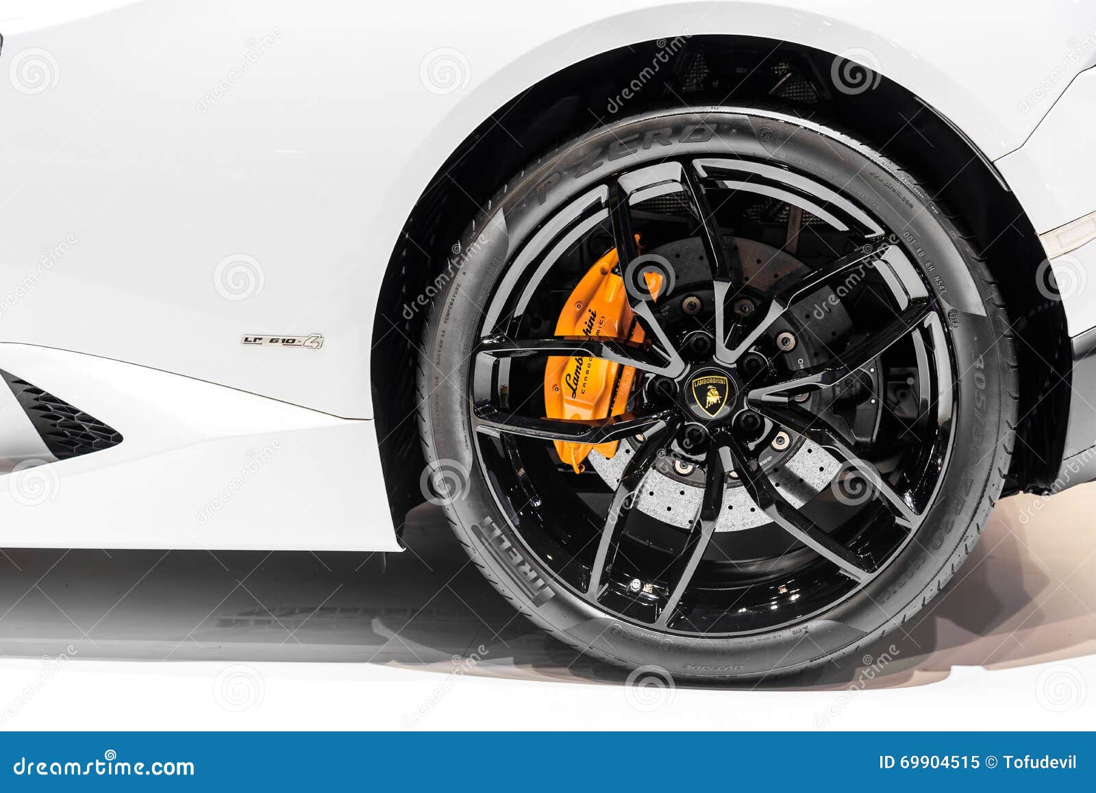 Rad von Lamborghini redaktionelles bild. Bild von erscheinen - 69904515