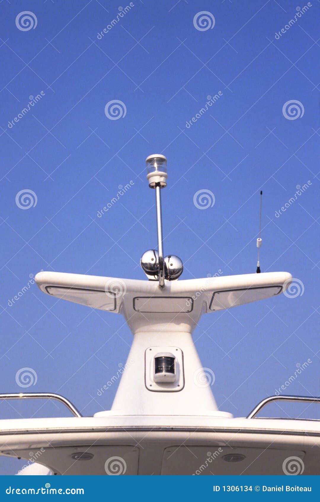 Radar del barco foto de archivo. Imagen de comando, antena - 1306134