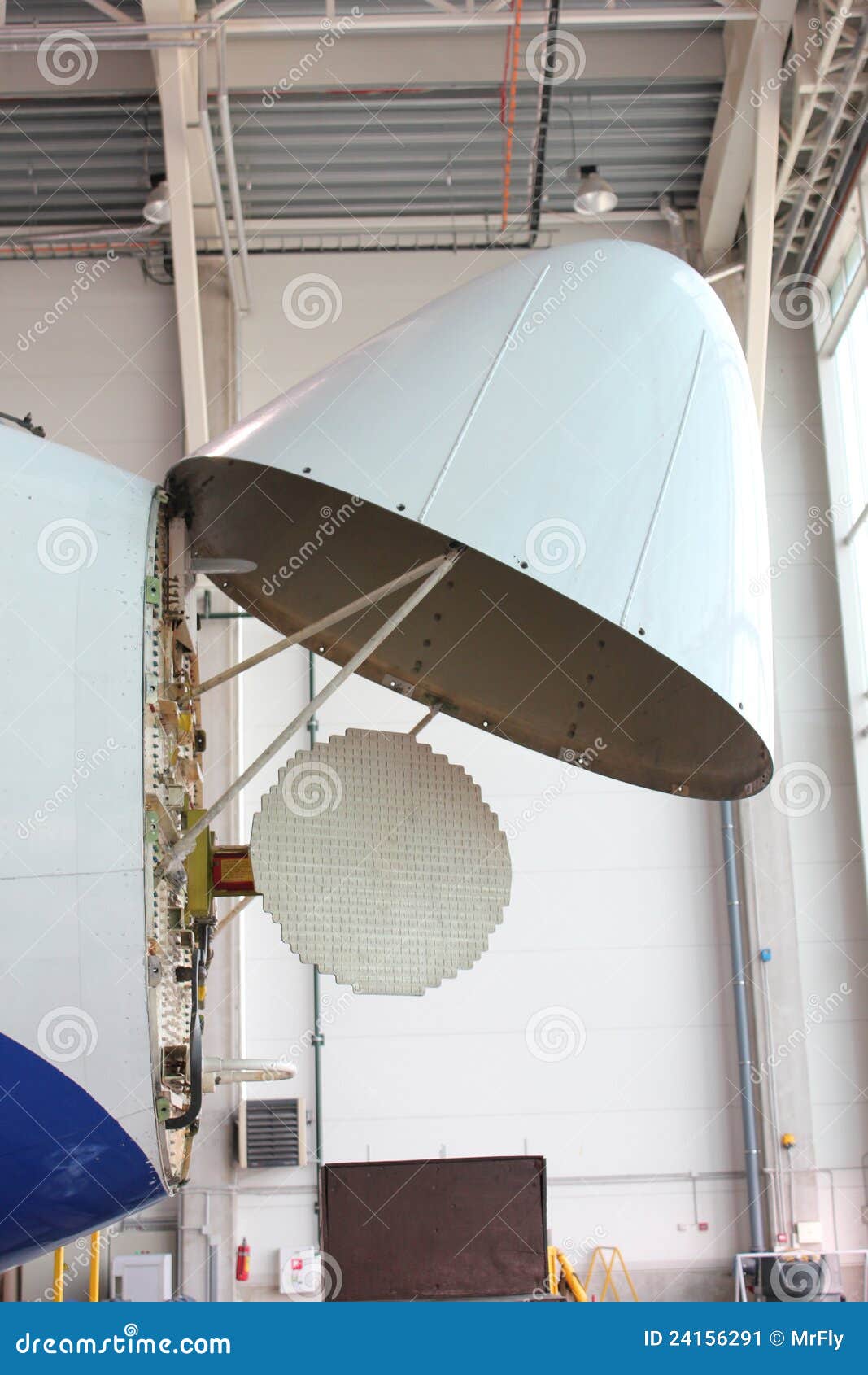 Radar Di Tempo Dell'aeroplano Immagine Stock - Immagine di fusoliera ...