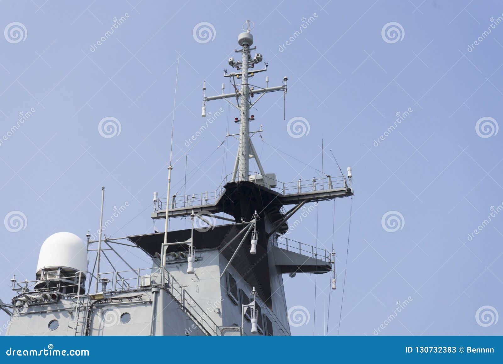 Radar Na Parte Superior Da Navio De Guerra Imagem de Stock - Imagem de ...