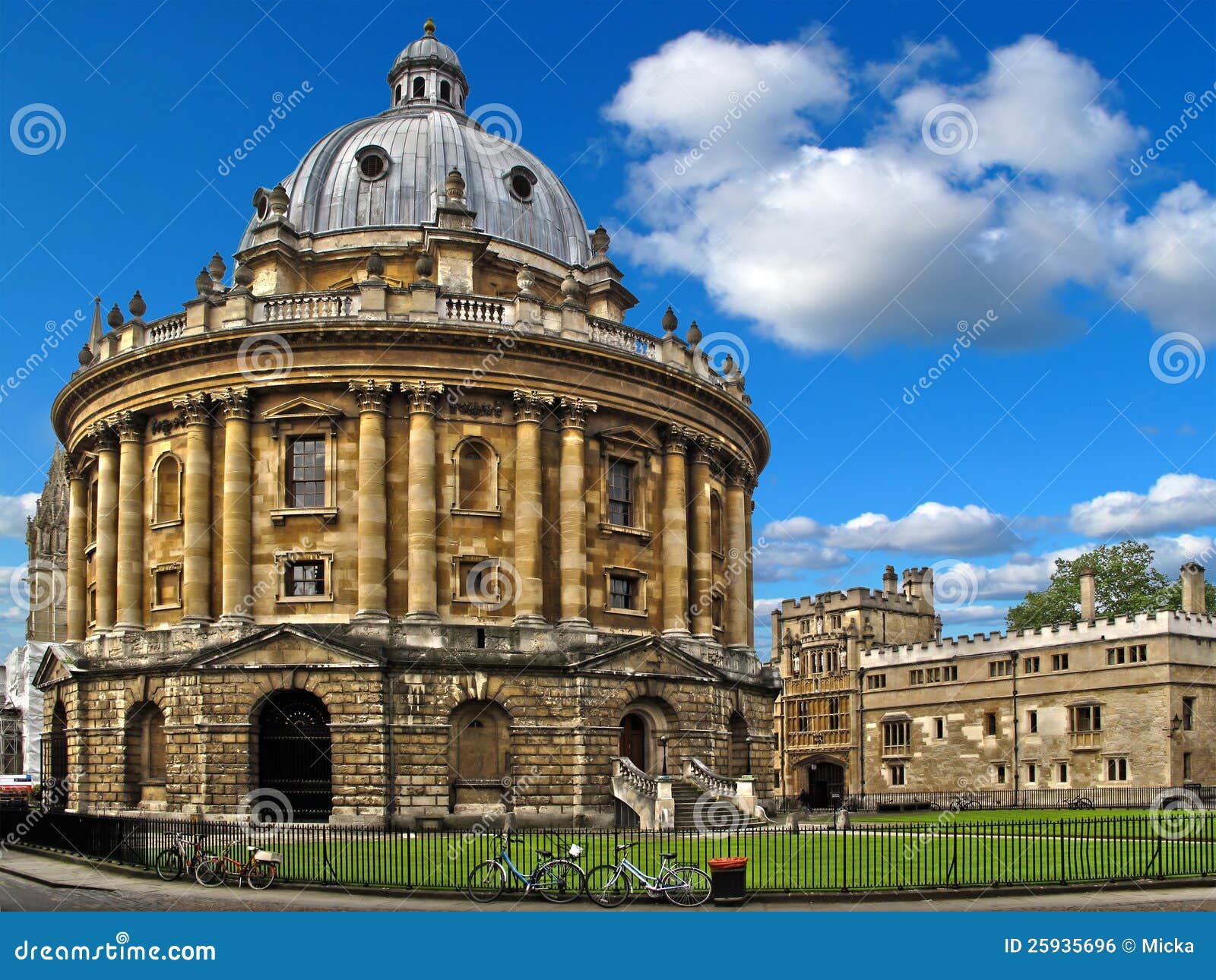 Radcliffe Camera in Oxford University Stock Photo - Image of exterior ...