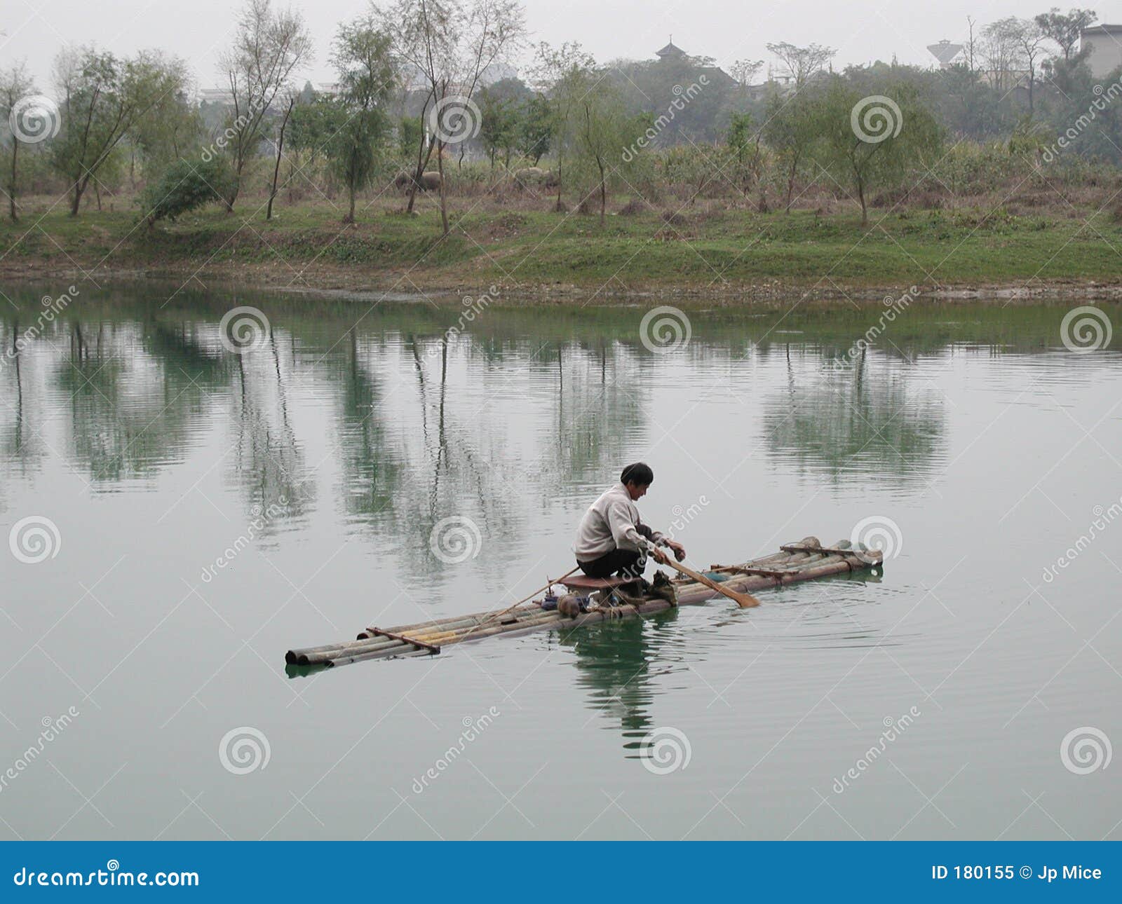 Radeau en bambou image stock. Image du porcelaine, fleuve - 180155