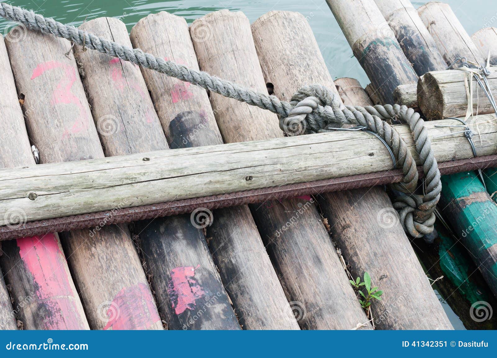 Radeau en bambou image stock. Image du outils, porcelaine - 41342351