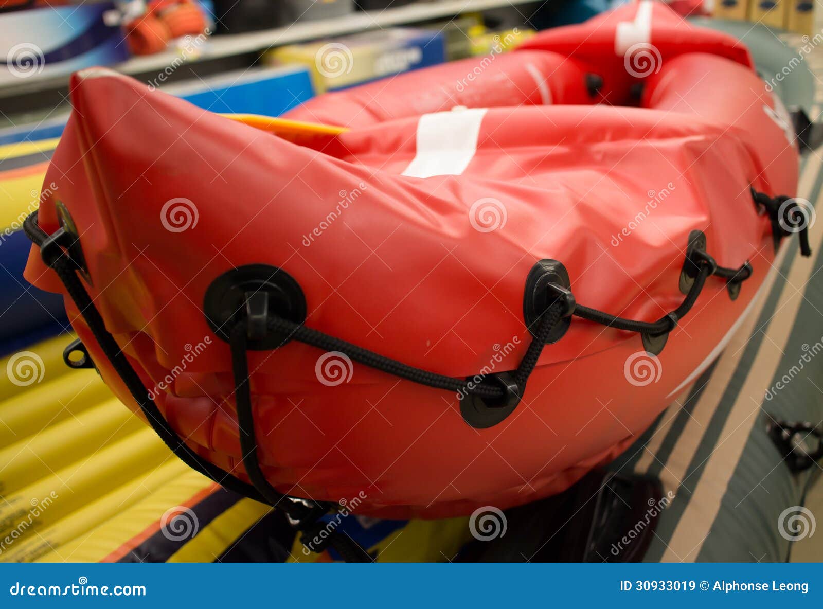 Radeau gonflable orange image stock. Image du alpinisme - 30933019