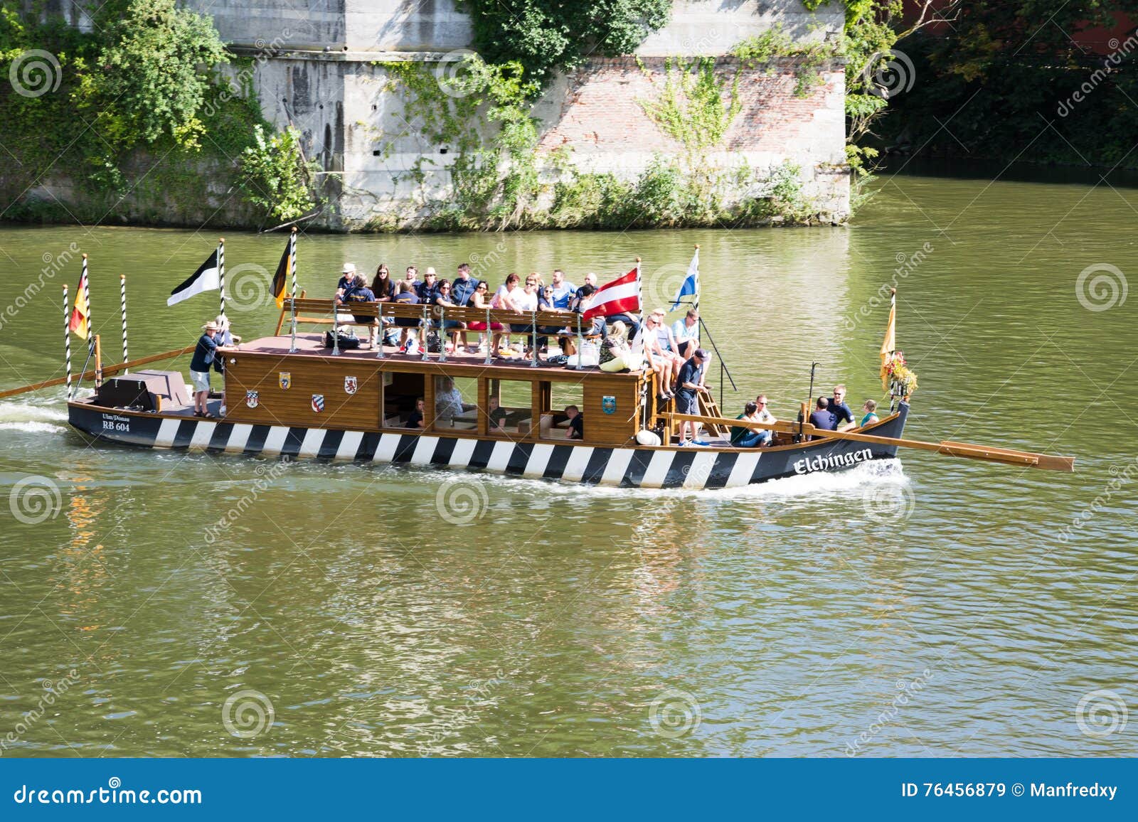 Radeau Historique Sur Le Danube Image stock éditorial - Image du ...