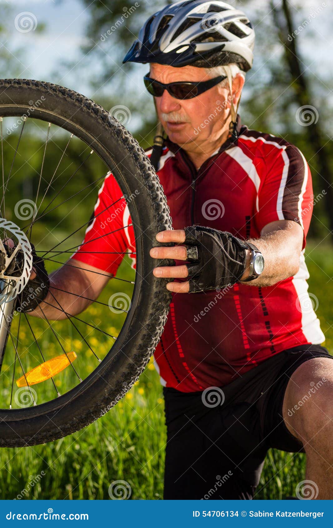 Radfahrer stockfoto. Bild von schauen, radfahrer, körperlich - 54706134