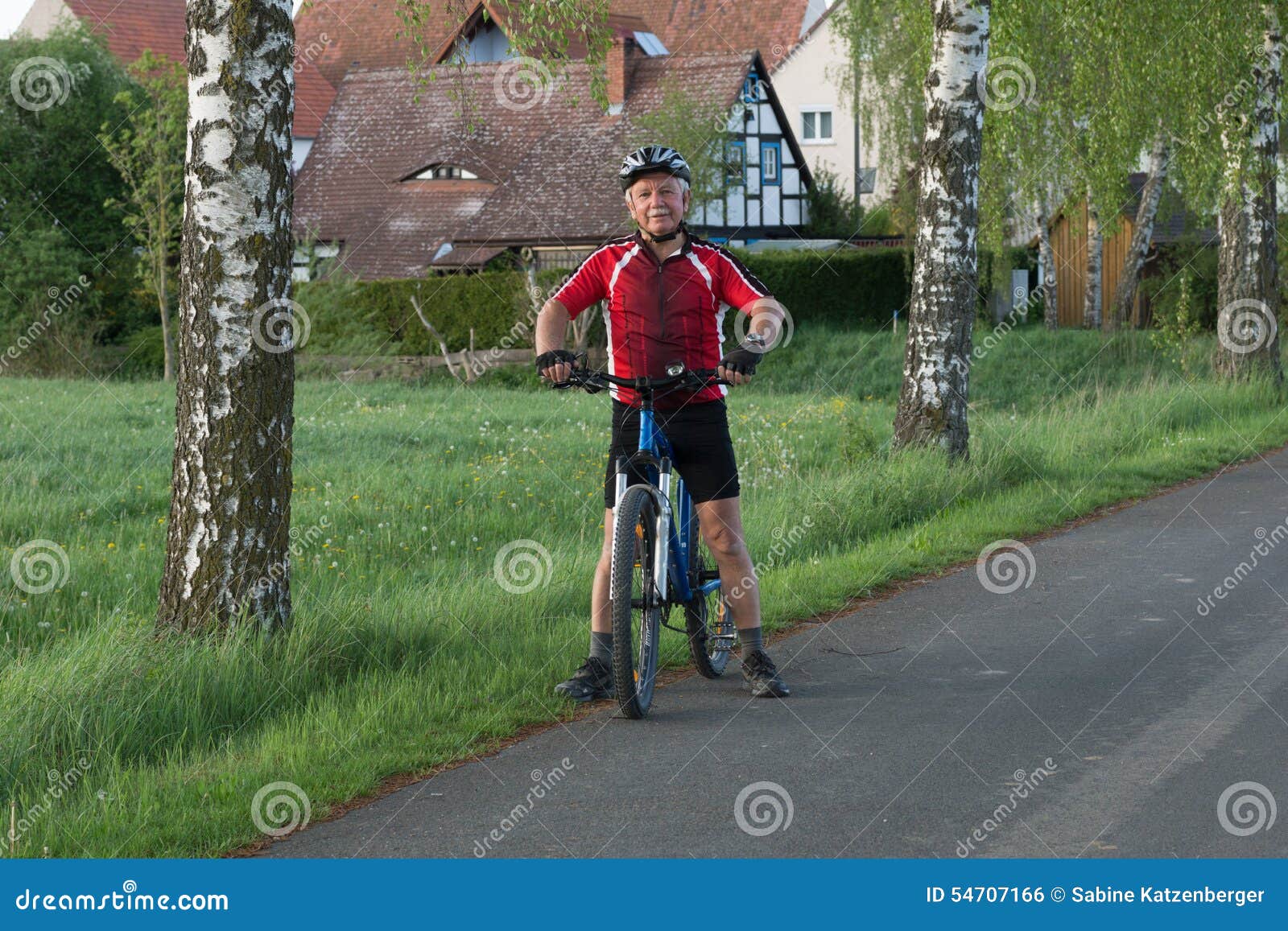 Radfahrer stockfoto. Bild von fällig, erwachsener, aktiv - 54707166