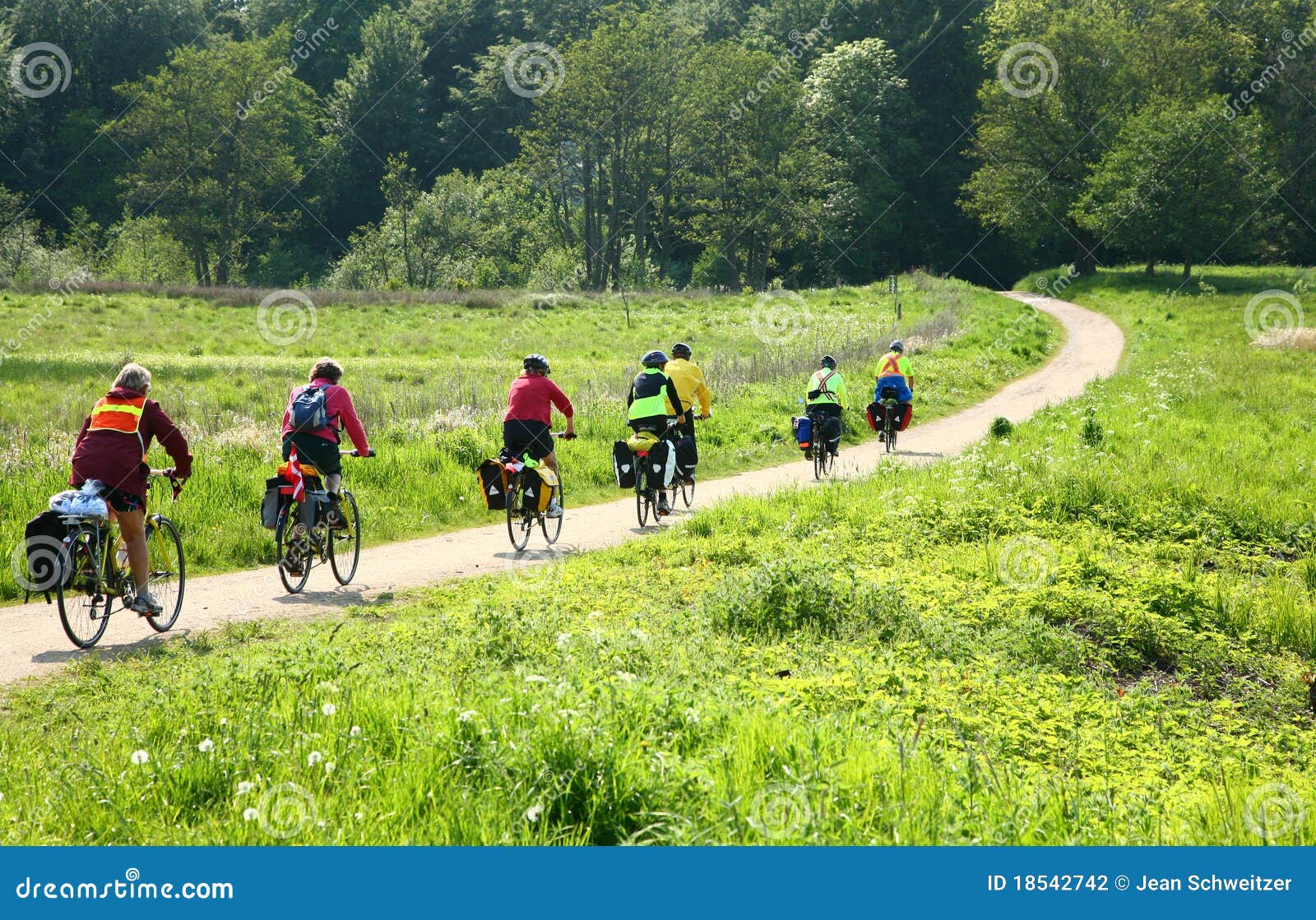 Radfahrer in der Natur stockfoto. Bild von urlauber, tourist - 18542742