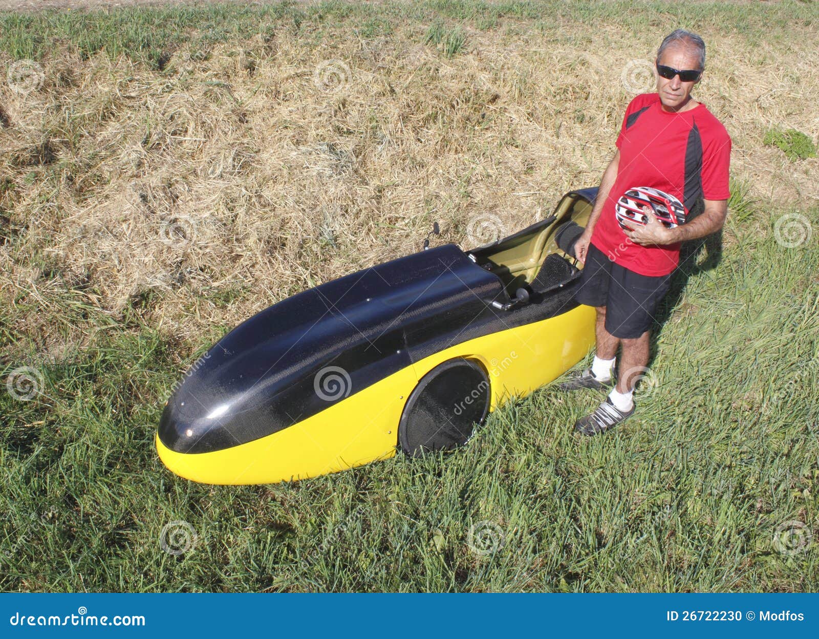 Radfahrer Mit Velomobile Oder Fahrrad-Auto Stockfoto - Bild von ...