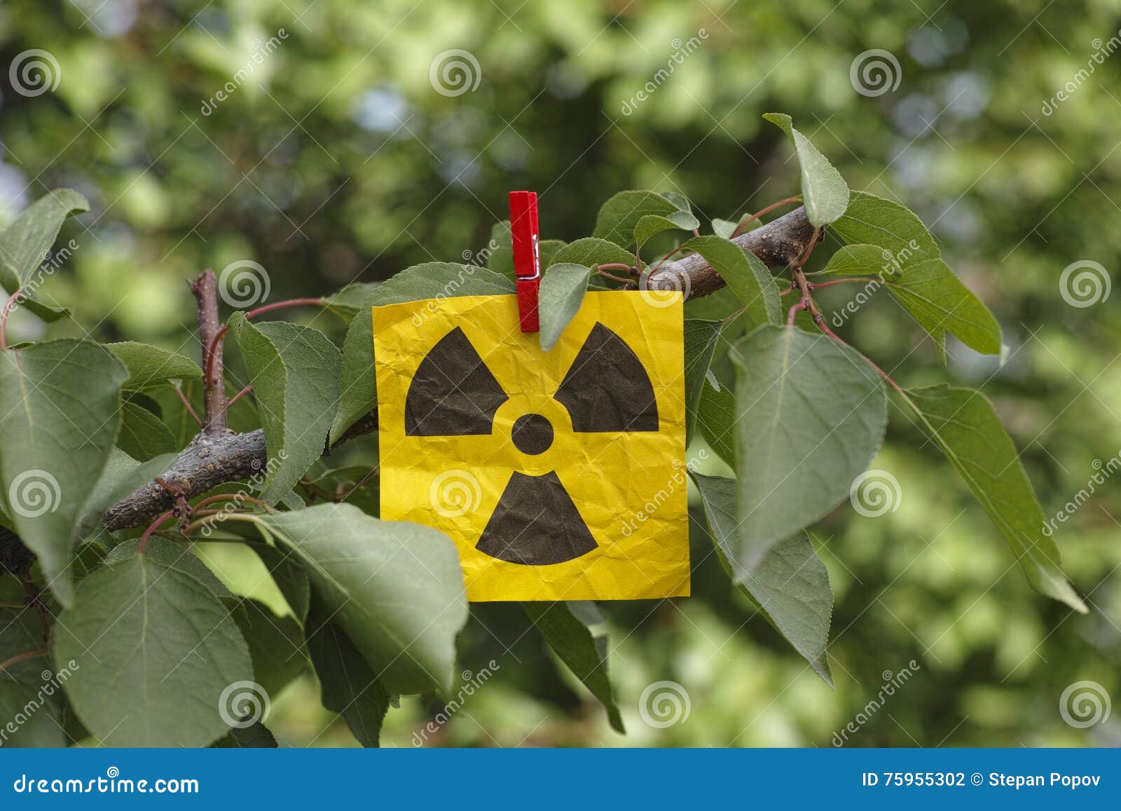 Radiation Warning Sign Transport Label Class 7 On The Dangerous Goods ...